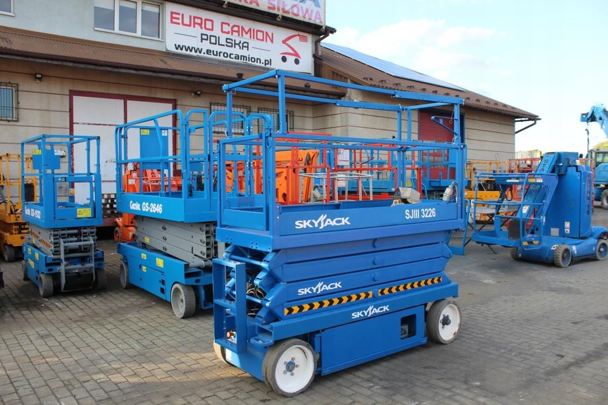 Podnośnik nożycowy 10m Skyjack 2630 Genie 2632 JLG - Opinie i ceny na ...