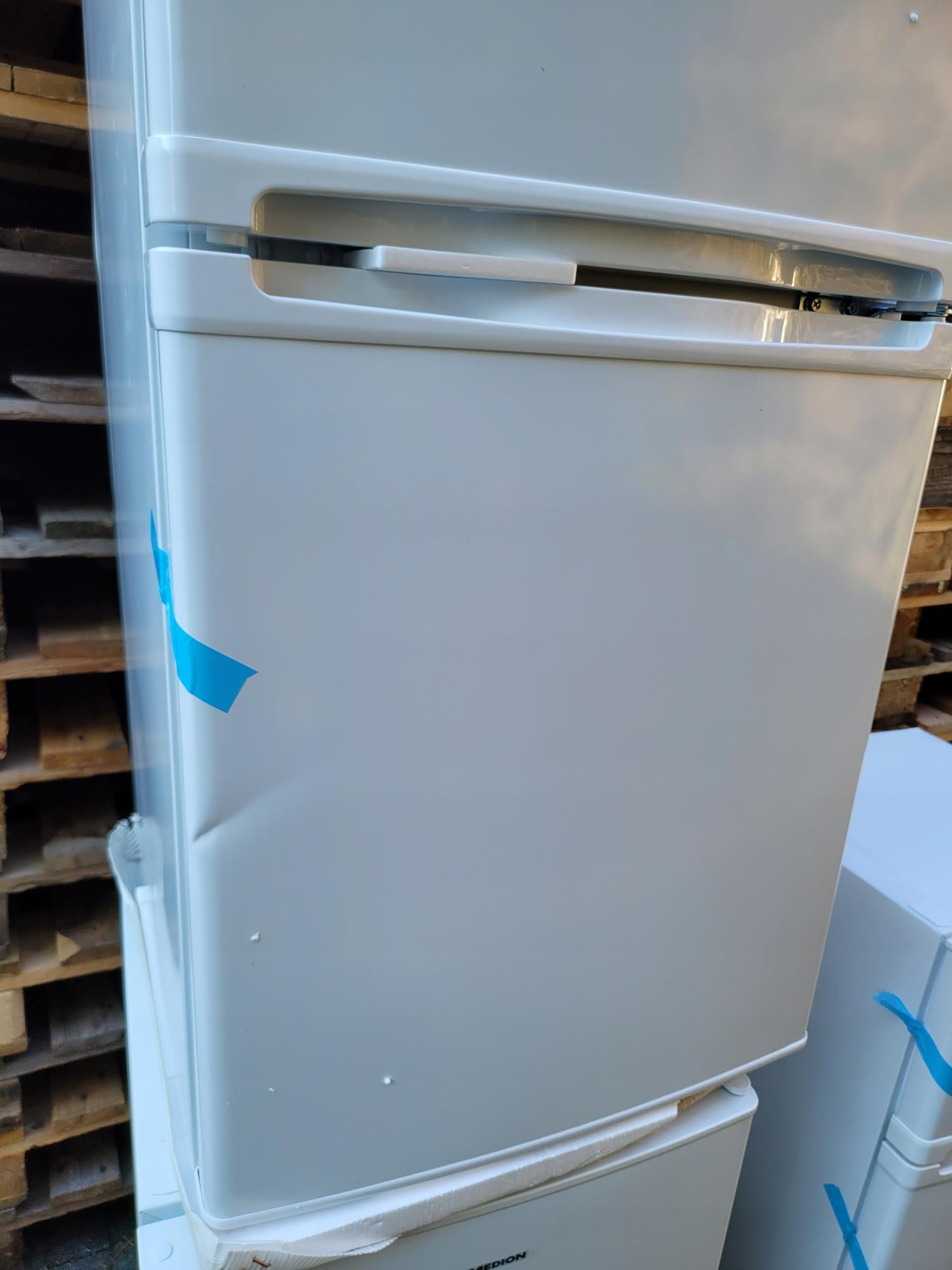 Lodówka Medion MD37360 z zamrażalnikiem górnym Biała - Ceneo.pl