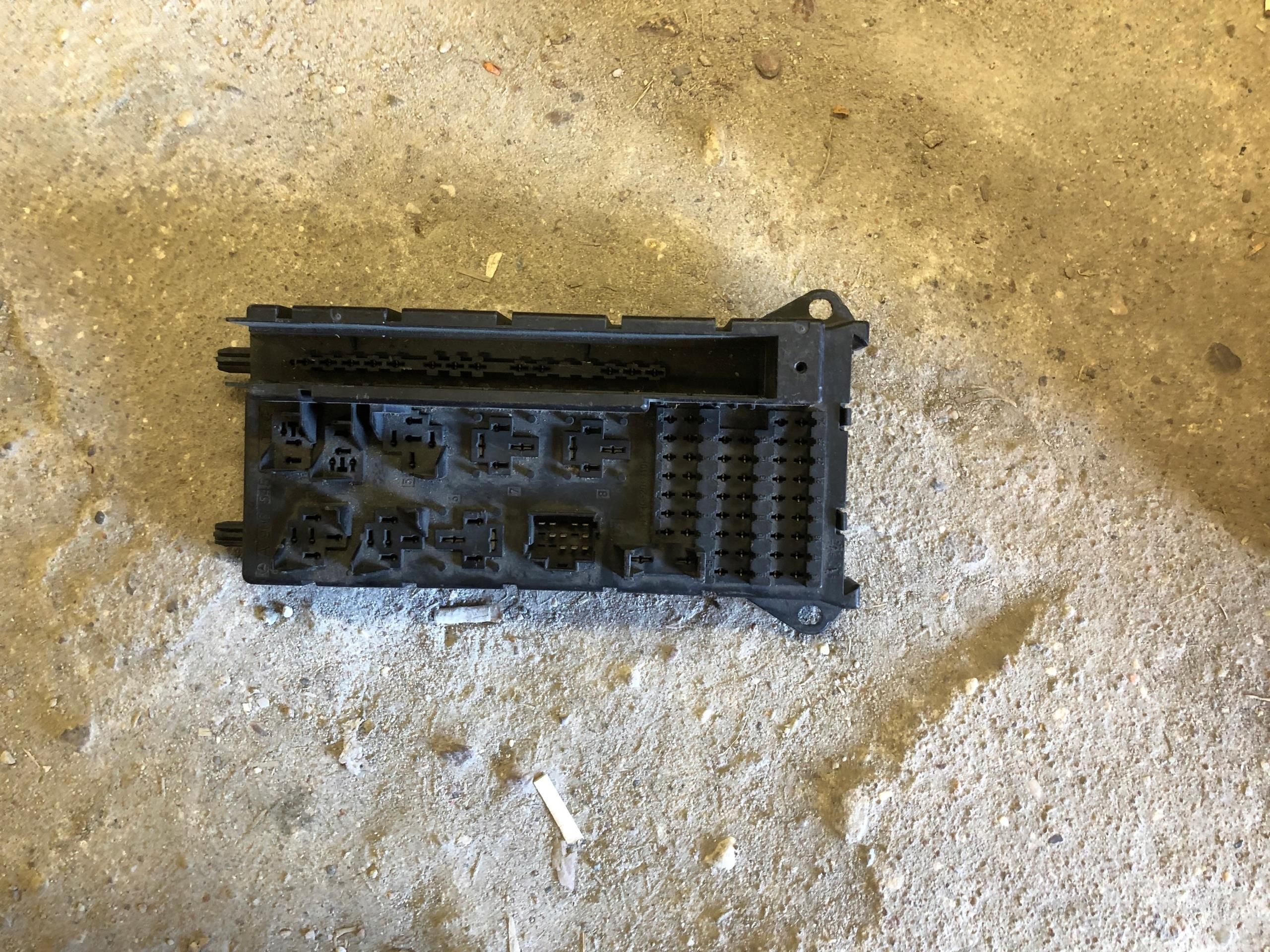 Mercedes-Benz Oe Mercedes Sprint Skrzynka Bezpieczników 9065450401 ...