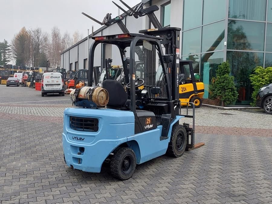 Wózek widłowy Utilev UT25P LPG triplex 4,5 m 2014 - Opinie i ceny na ...