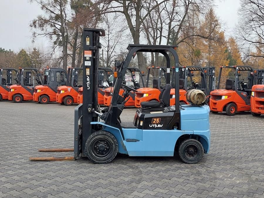 Wózek widłowy Utilev UT25P LPG triplex 4,5 m 2014 - Opinie i ceny na ...