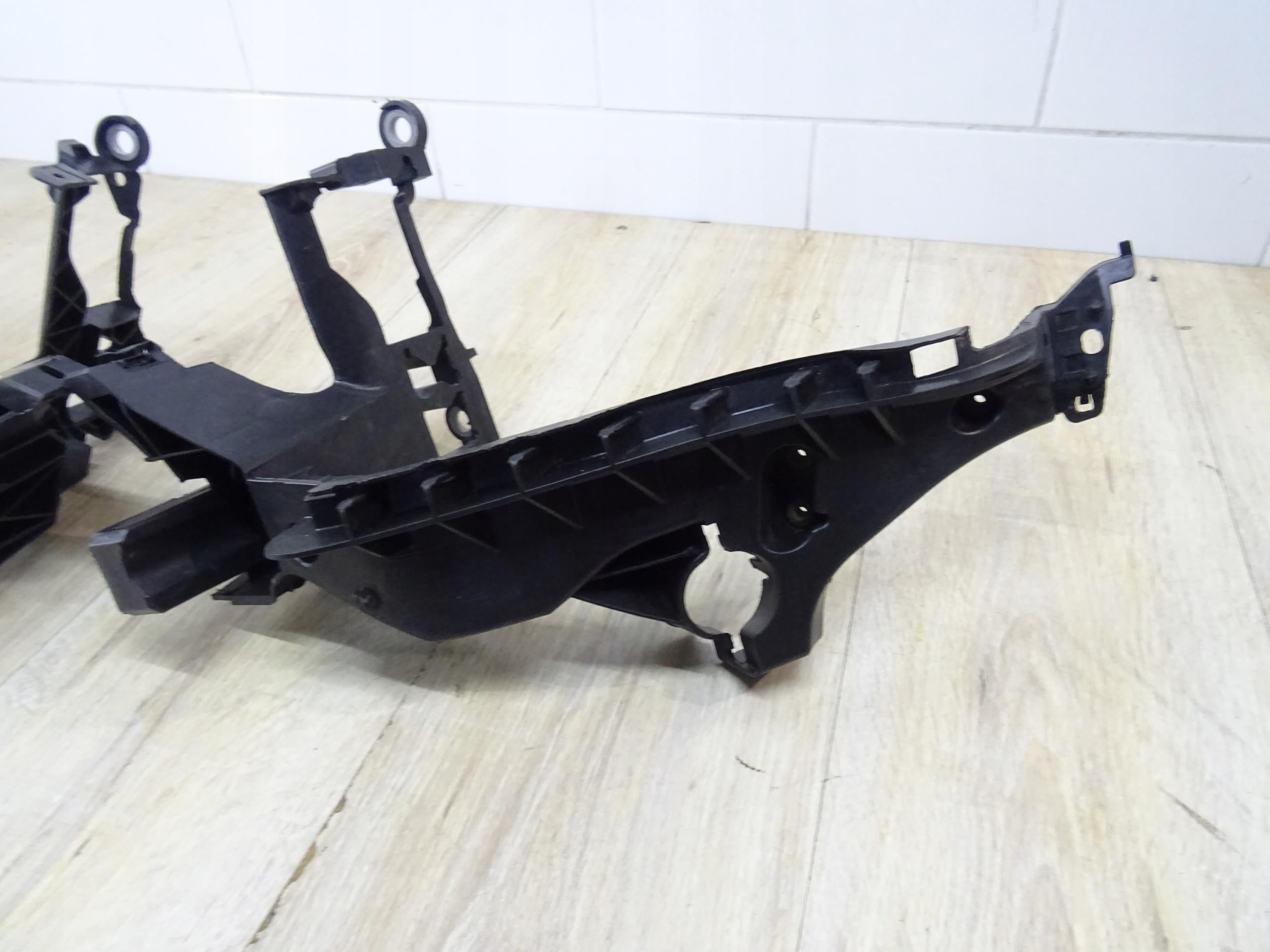 Lampa przednia Audi Oe Ślizg Pod Lampę A4 B8 8K Prawy 8K0805608B ...