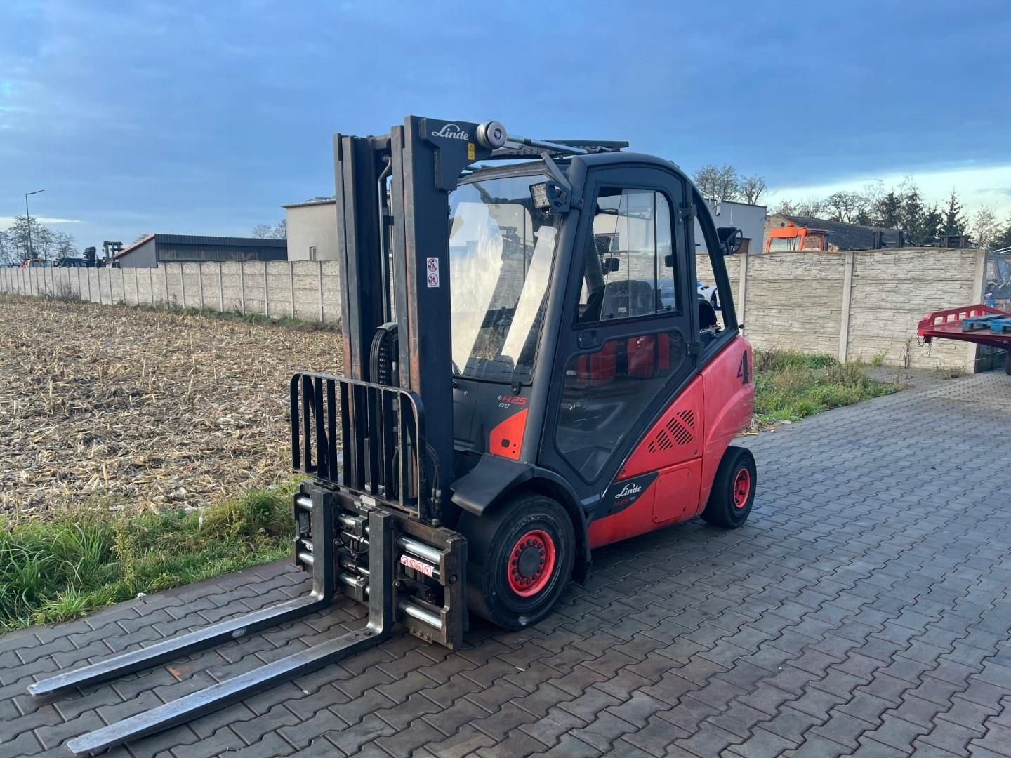 Wózek widłowy Linde H25T-02/600 TRIPLEX 2016 rok - Opinie i ceny na ...
