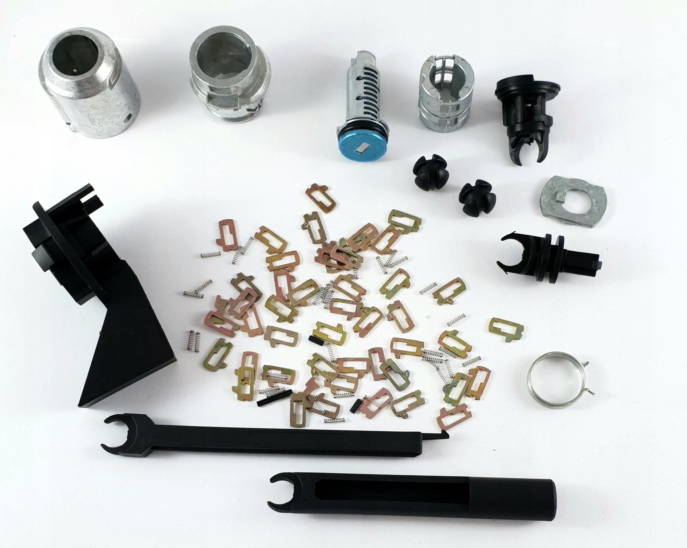 INNY ZAMEK WKŁADKA POKRYWY SILNIKA FORD FOCUS II 04-12 4556337, 1355231 ...