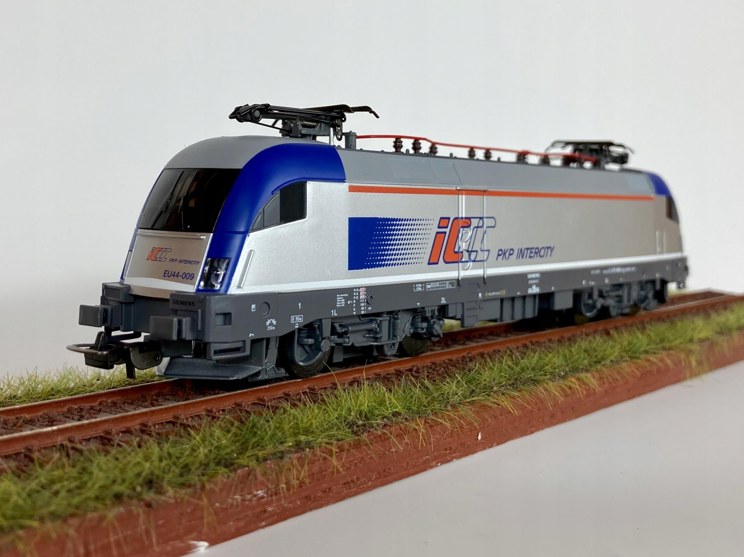 EU44-009 Husarz lokomotywa Pkp Intercity H0 1:87 - Ceny i opinie - Ceneo.pl