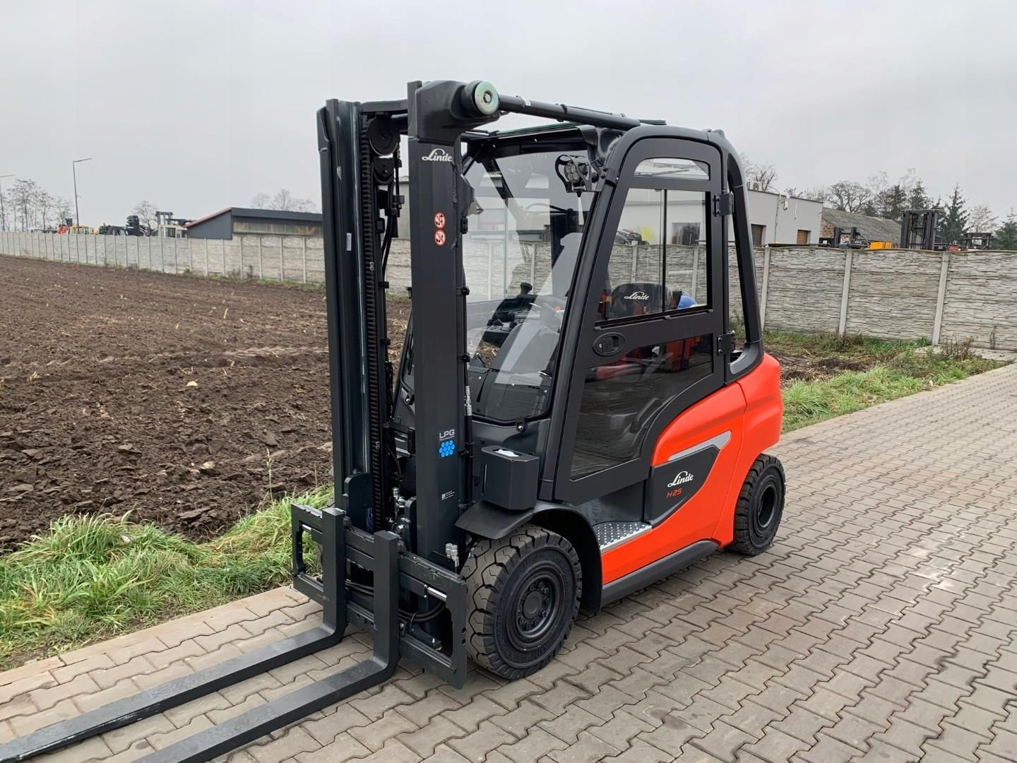 Nowy Wózek Widłowy Linde H25T Przesuw Kabina 2022 - Opinie i ceny na ...