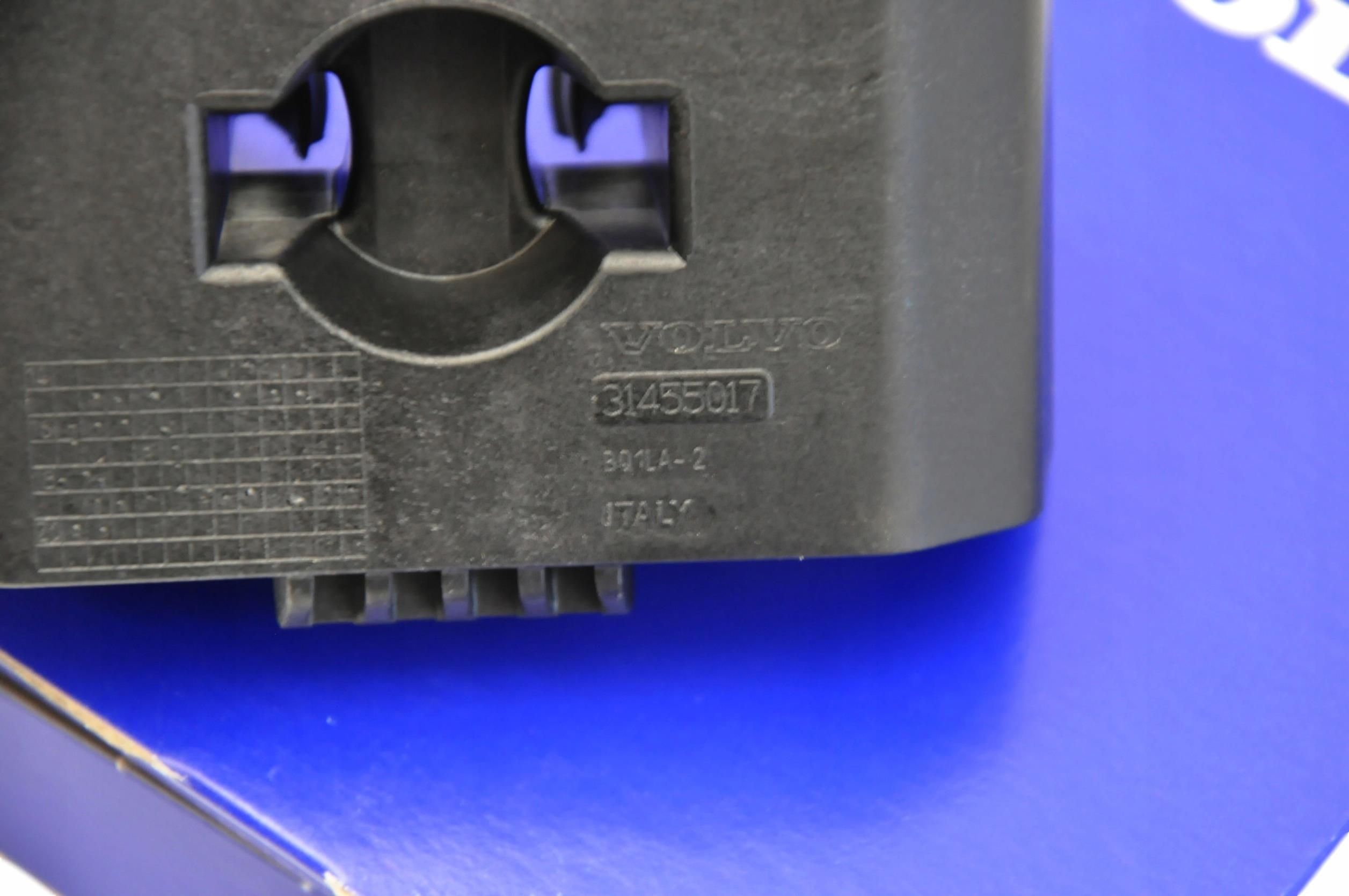 Błotnik samochodowy Volvo Cc Ii Kostka Pod Lewarek Podnosnik Oe ...