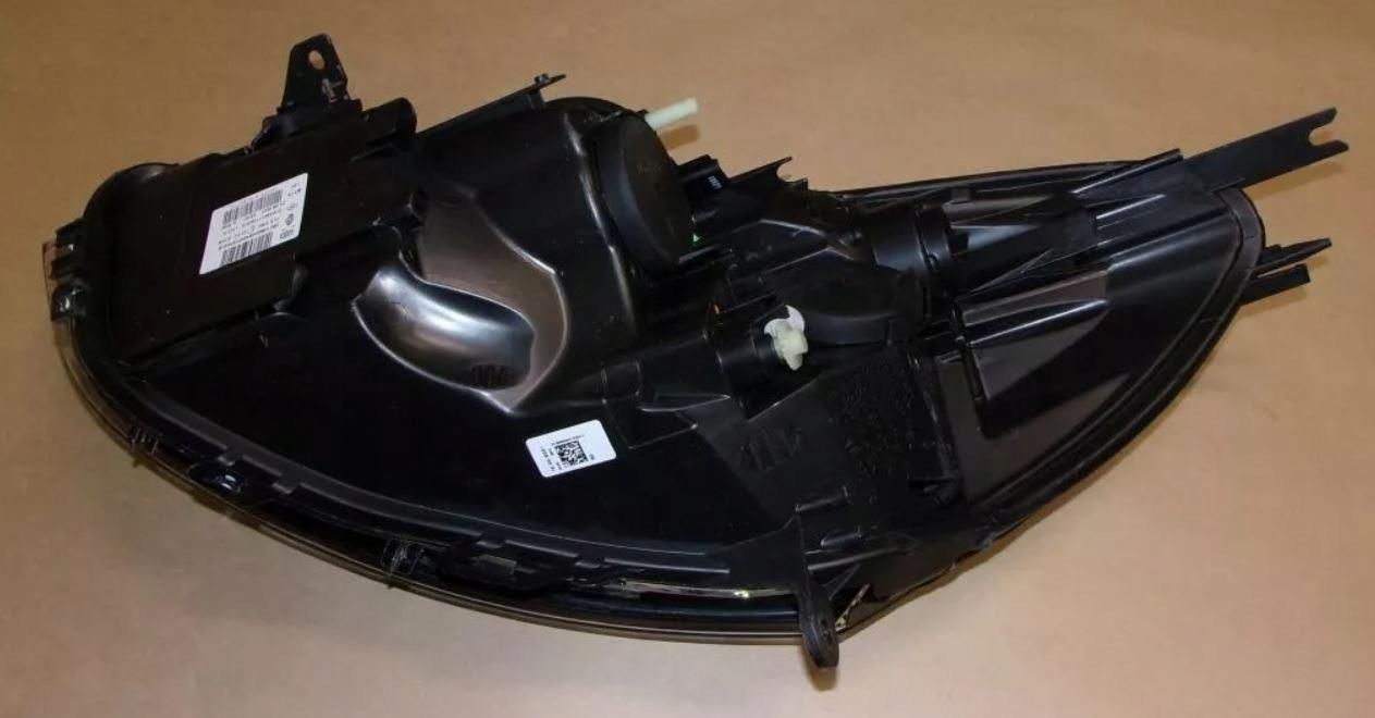 Lampa przednia Renault Nowy Reflektor Clio Iv Prawy 260106624R - Opinie ...