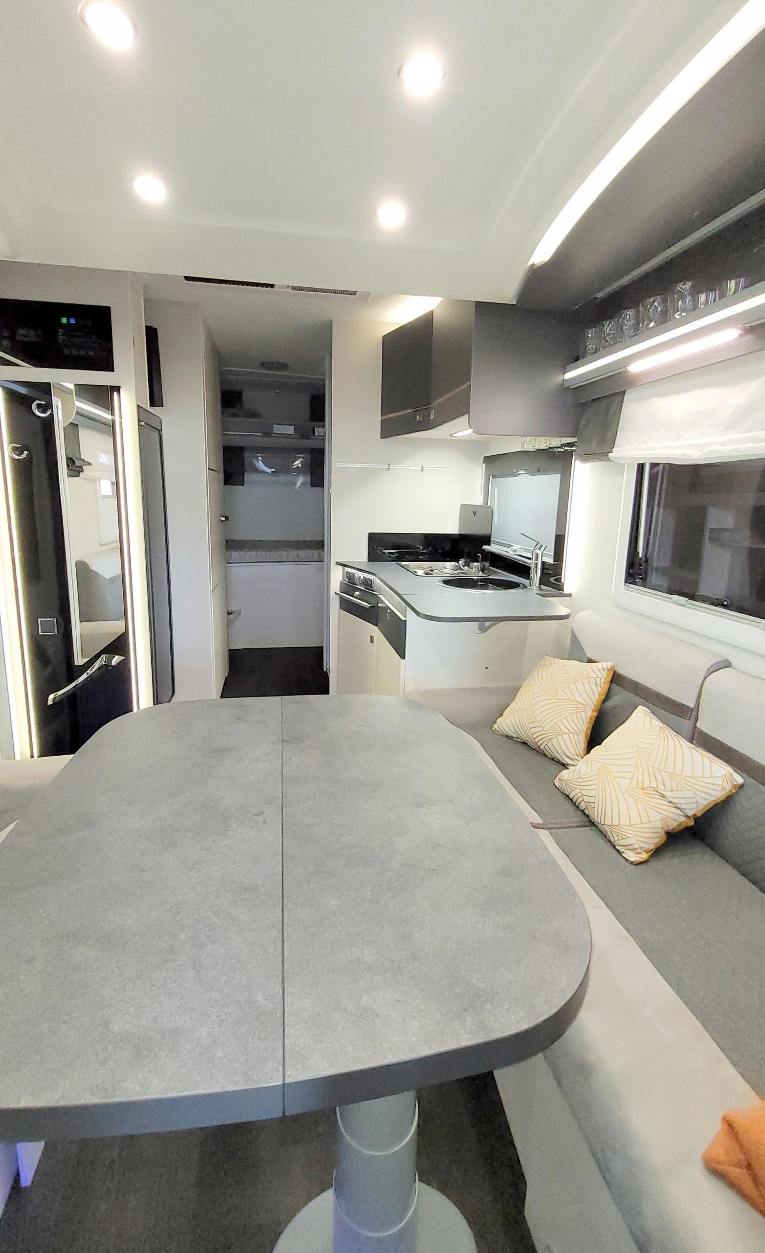 Kamper-Challenger 380 Premium 2021 - na sprzedaż - Opinie i ceny na ...