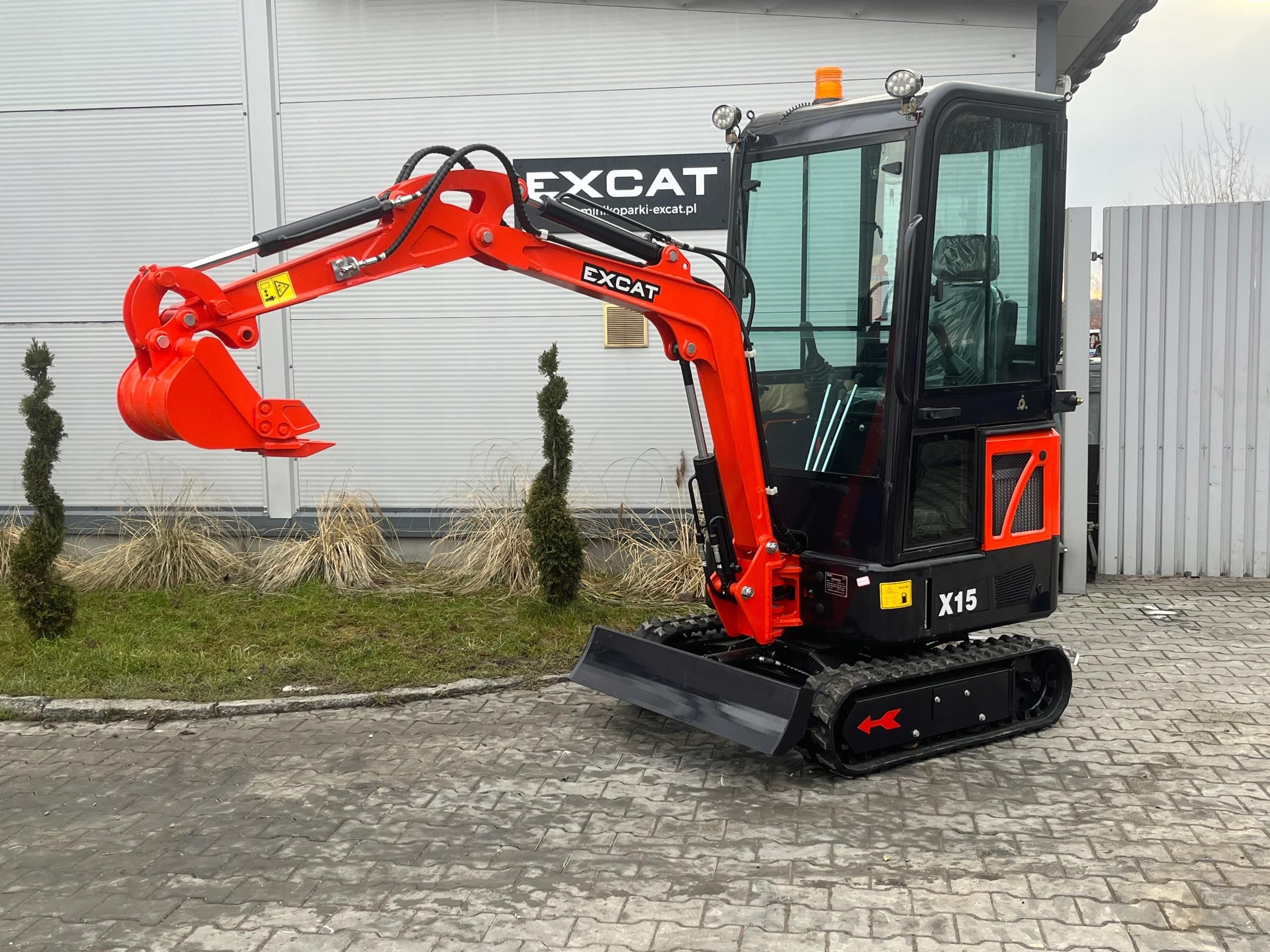 MINIKOPARKA EXCAT X15 Z KABINĄ/RAMIĘ SKRĘTNE - Opinie i ceny na Ceneo.pl