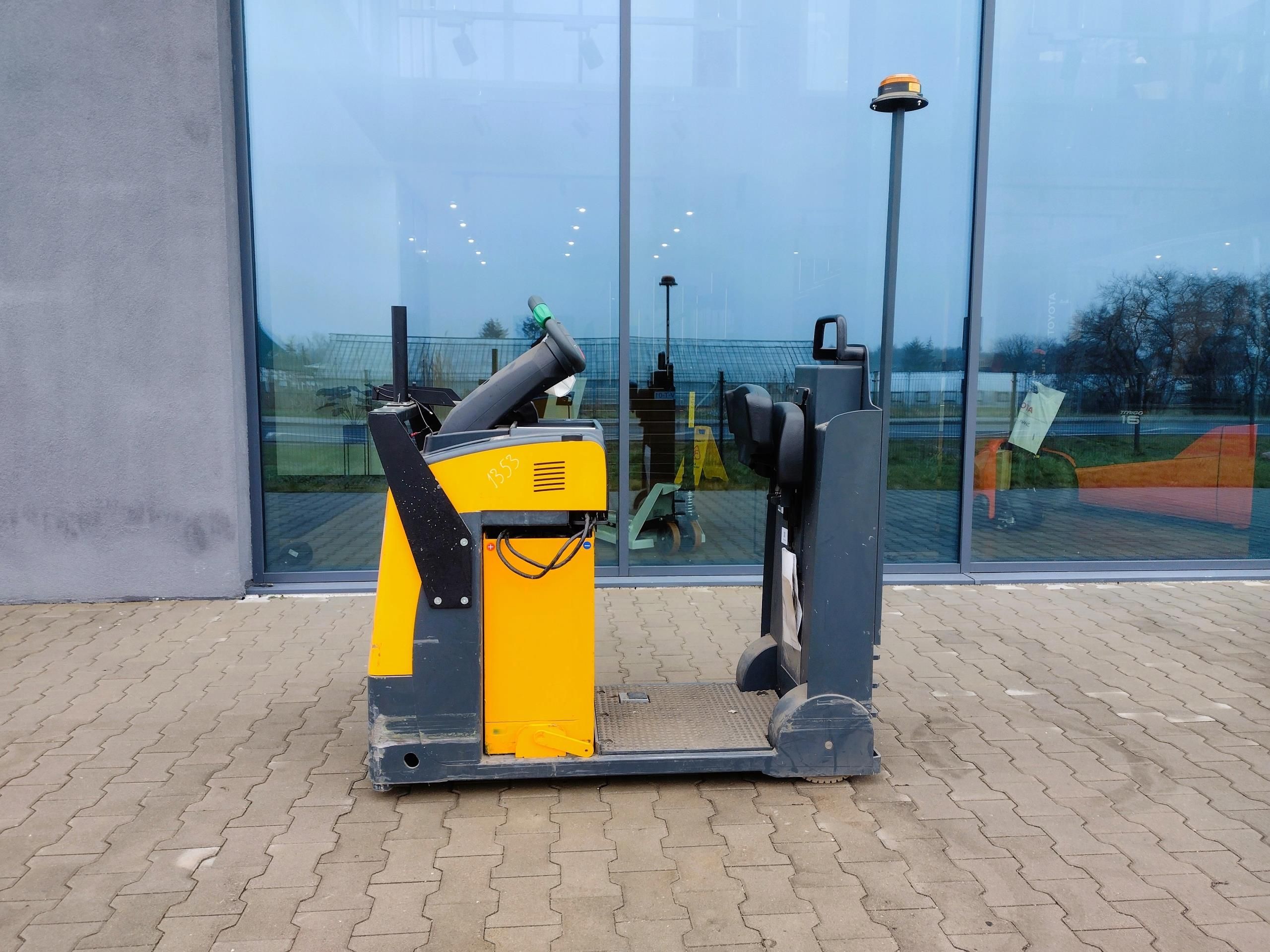 Ciągnik elektryczny Jungheinrich EZS 130 - Opinie i ceny na Ceneo.pl