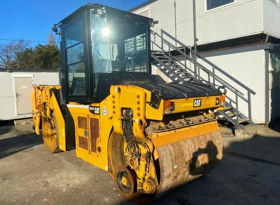 Walec drogowy wibracyjny CAT CB44B - Opinie i ceny na Ceneo.pl