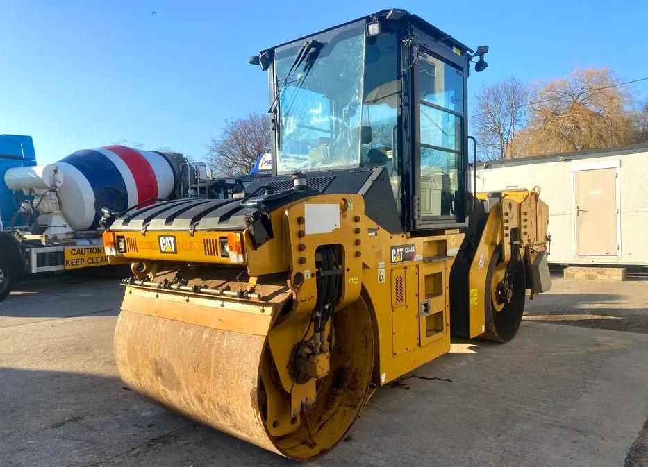 Walec drogowy wibracyjny CAT CB44B - Opinie i ceny na Ceneo.pl