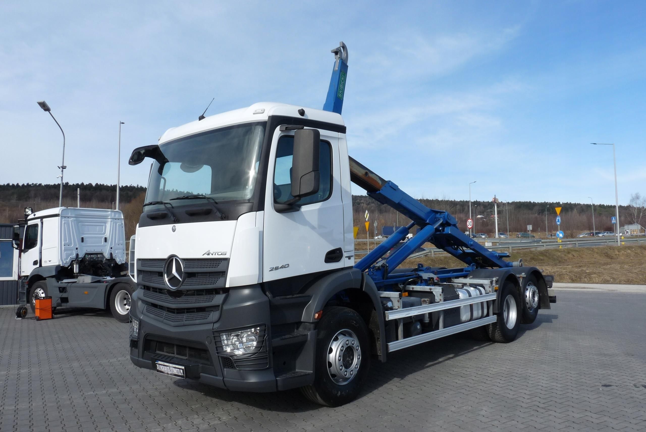 Mercedes-Benz ANTOS 2540 /6x2 /HAKOWIEC 20t/EURO 6 - Opinie i ceny na ...