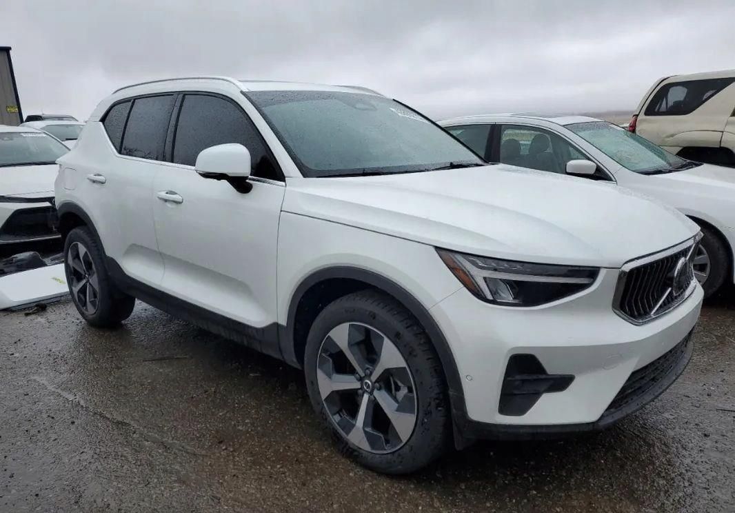 Volvo XC 40 2023 VOLVO XC40 PLUS Benzyna 4x4... - Opinie i ceny na Ceneo.pl