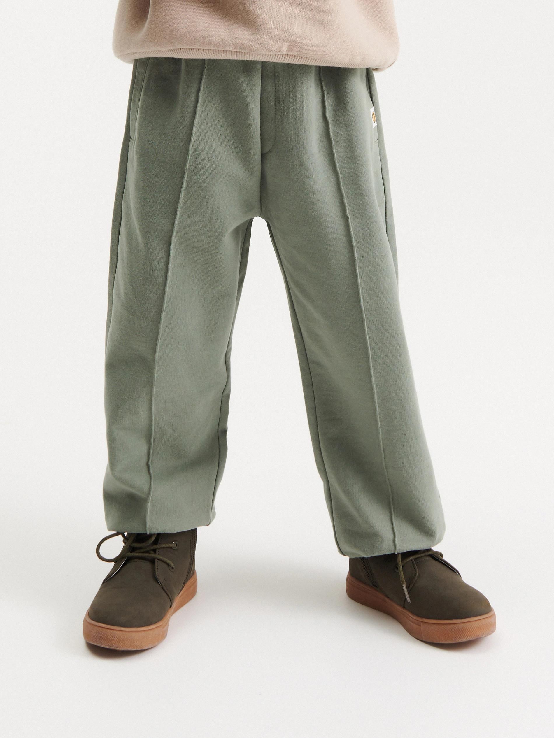 Reserved - Dresowe spodnie z przeszyciami - Zielony - Ceny i opinie ...