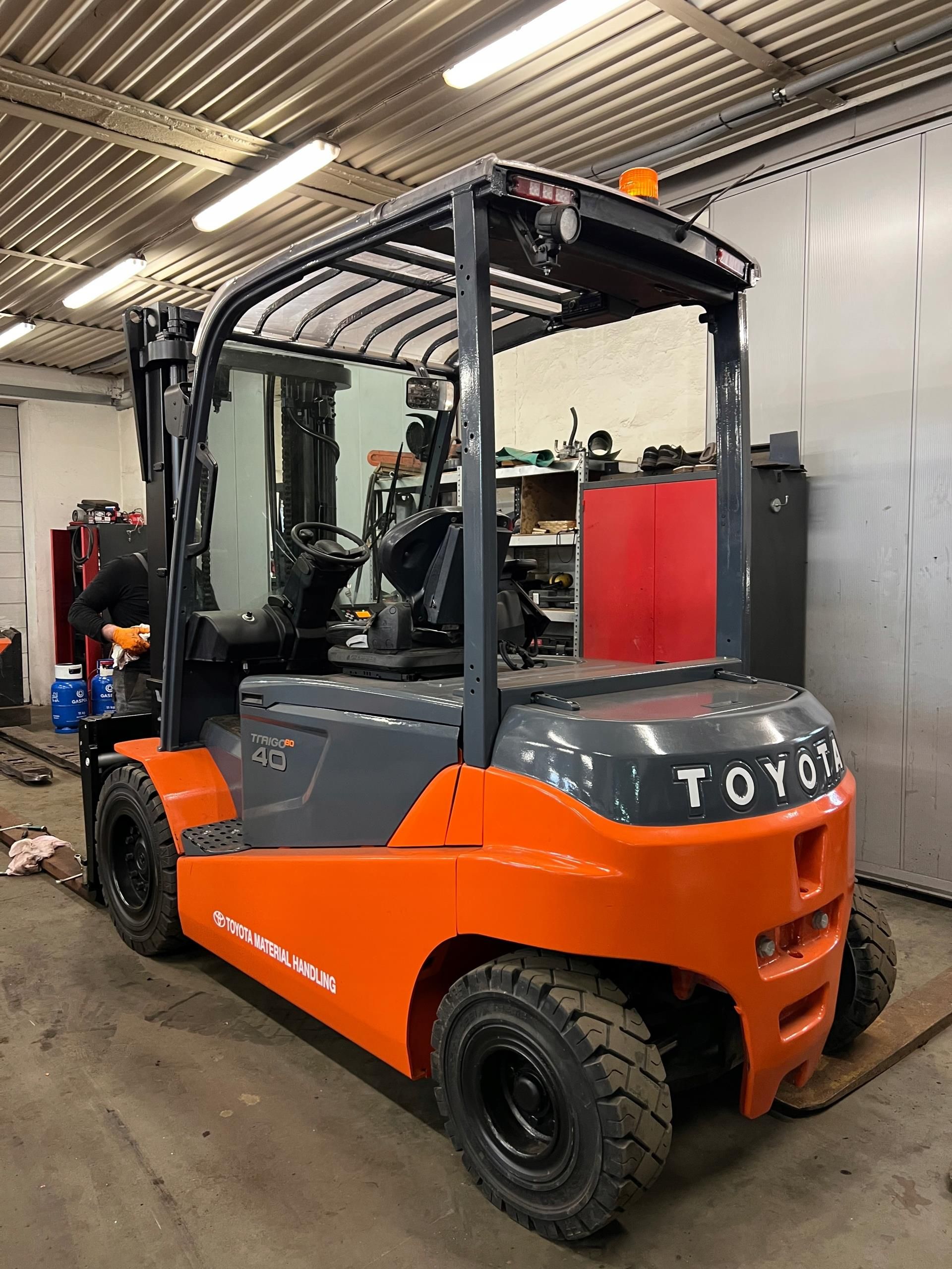 Wózek widłowy elektryczny Toyota 8FBMT40, 2019 rok - Opinie i ceny na ...