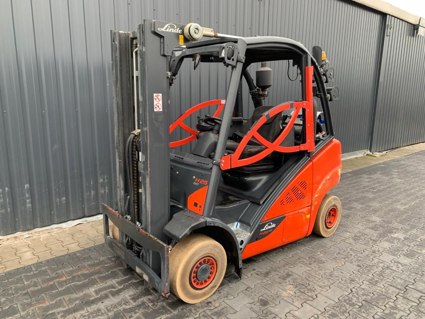 Wózek widłowy Linde H25T-02 TRIPLEX 4,7M 2016 rok - Opinie i ceny na ...