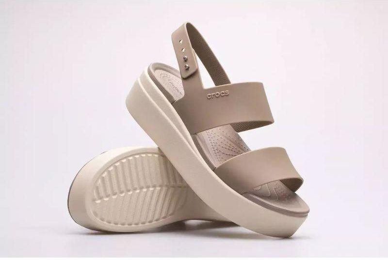 Sandały Crocs Brooklyn Low Wedge W 206453-2YI - Ceny i opinie - Ceneo.pl