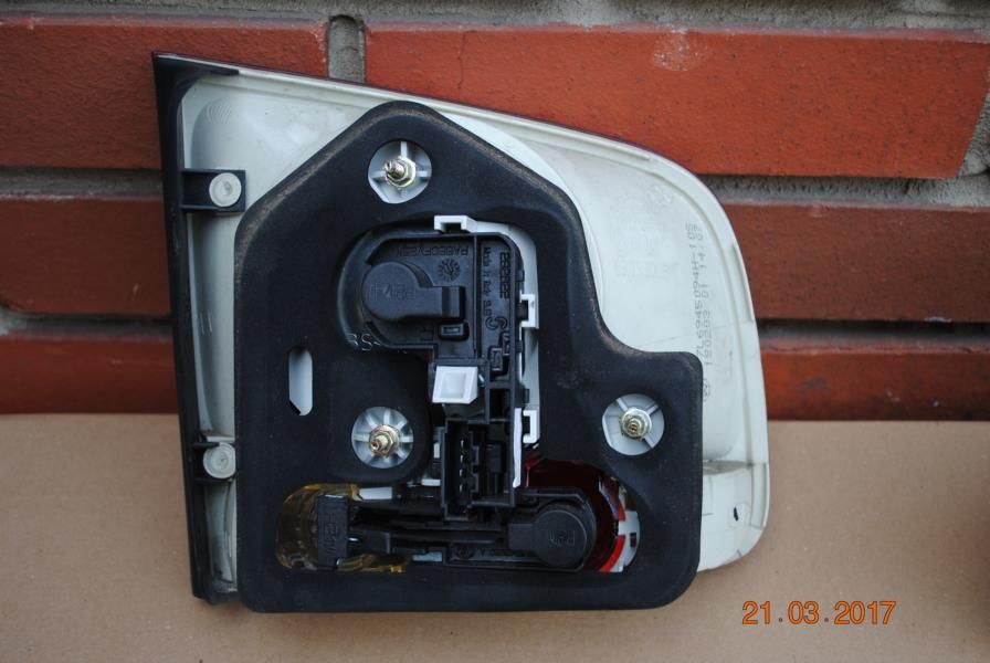 Lampa tylna Volkswagen Lampa Lewa Tyl Klapy Vw Touareg 7L6945094H ...
