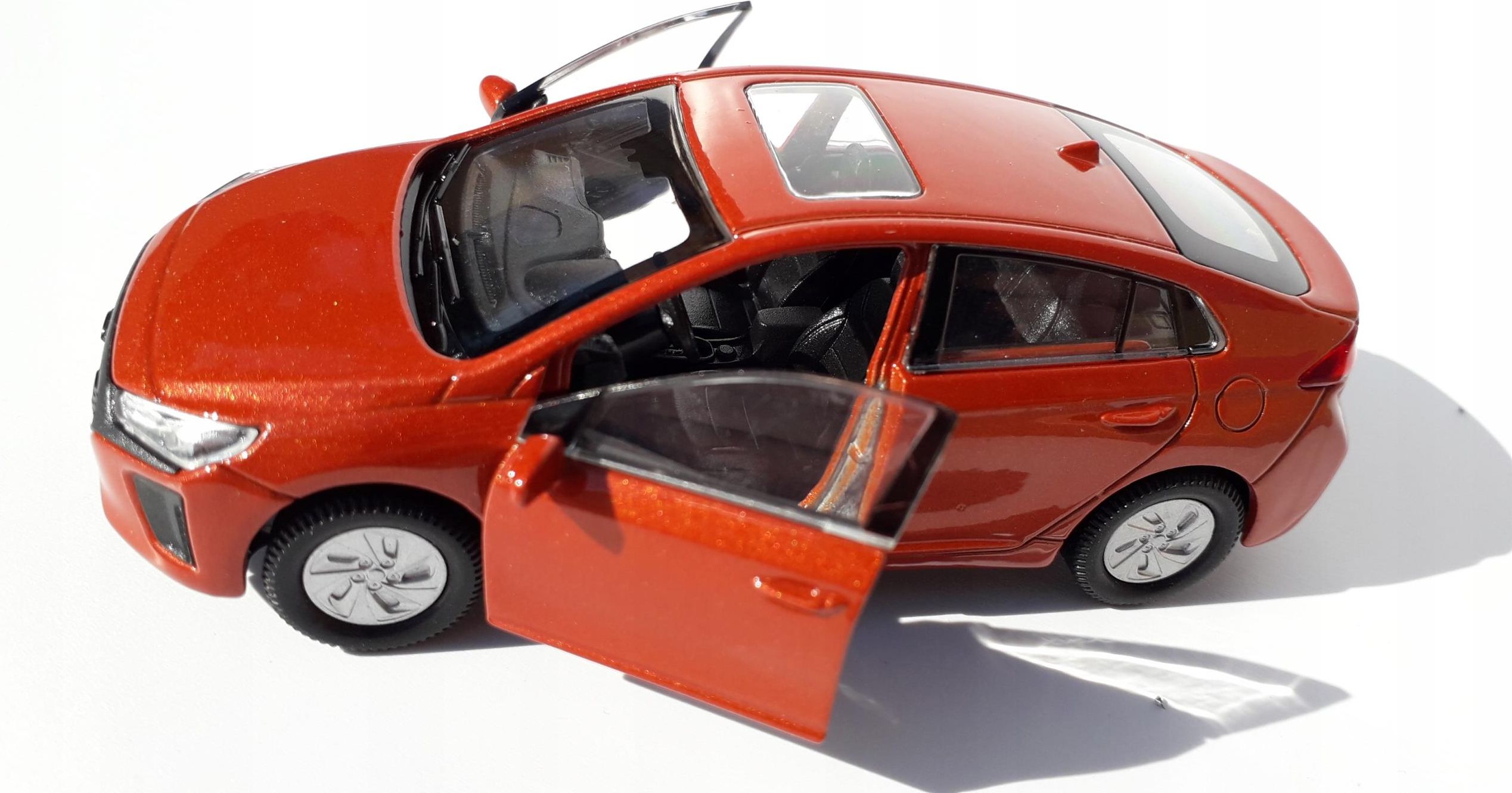 Welly Hyundai Ioniq Rudy Metalowy Model 1:34 - Ceny i opinie - Ceneo.pl