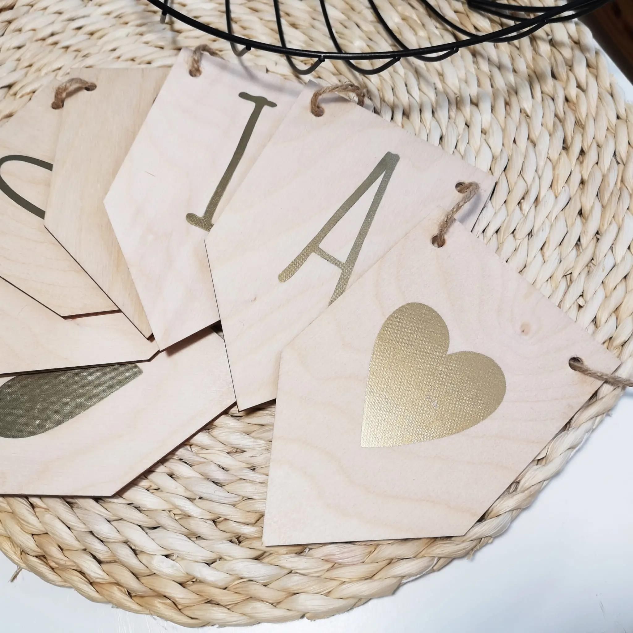 Drewniana girlanda z imieniem, chorągiewki drewniane + złoty napis ...