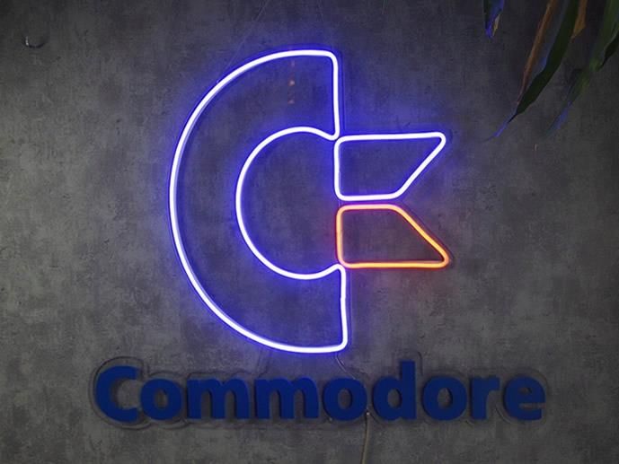 NCOMMODORE3 Neon Led Flex Logo Napis Commodore PC5 - Ceny i opinie ...