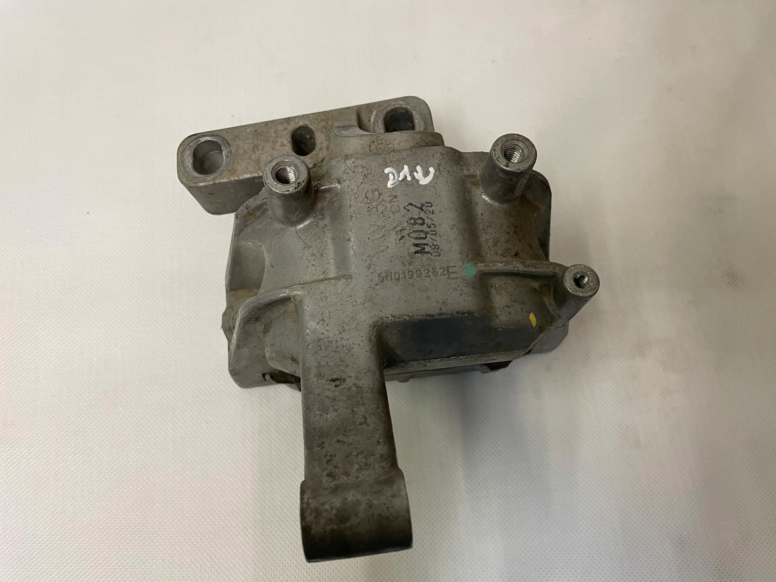 Zawieszenie silnika Volkswagen Tiguan Poduszka Łapa Silnika 5N0199262E ...