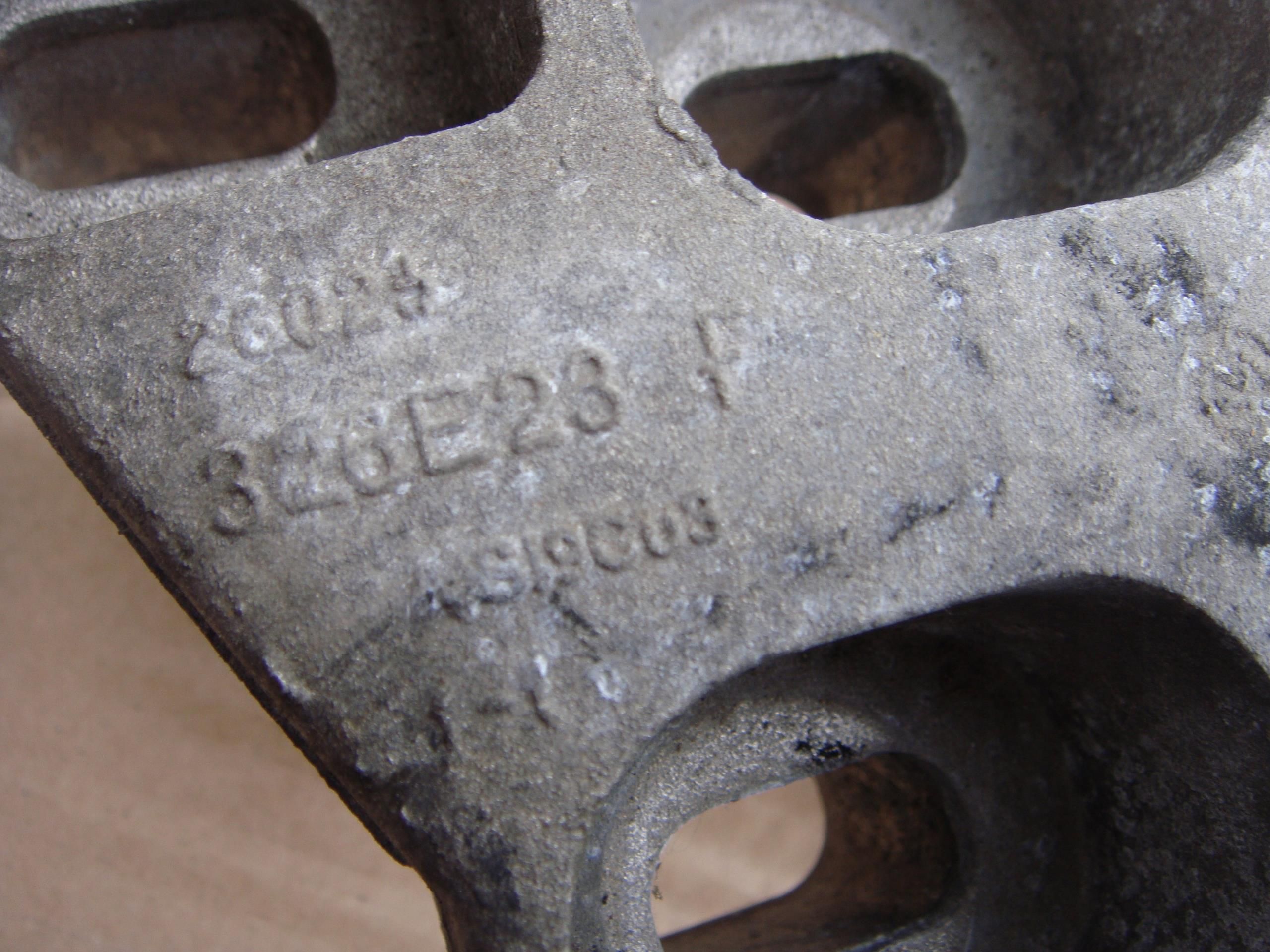 Zawieszenie silnika Mercedes Benz Poduszka Skrzyni A2462400617 Mercedes ...