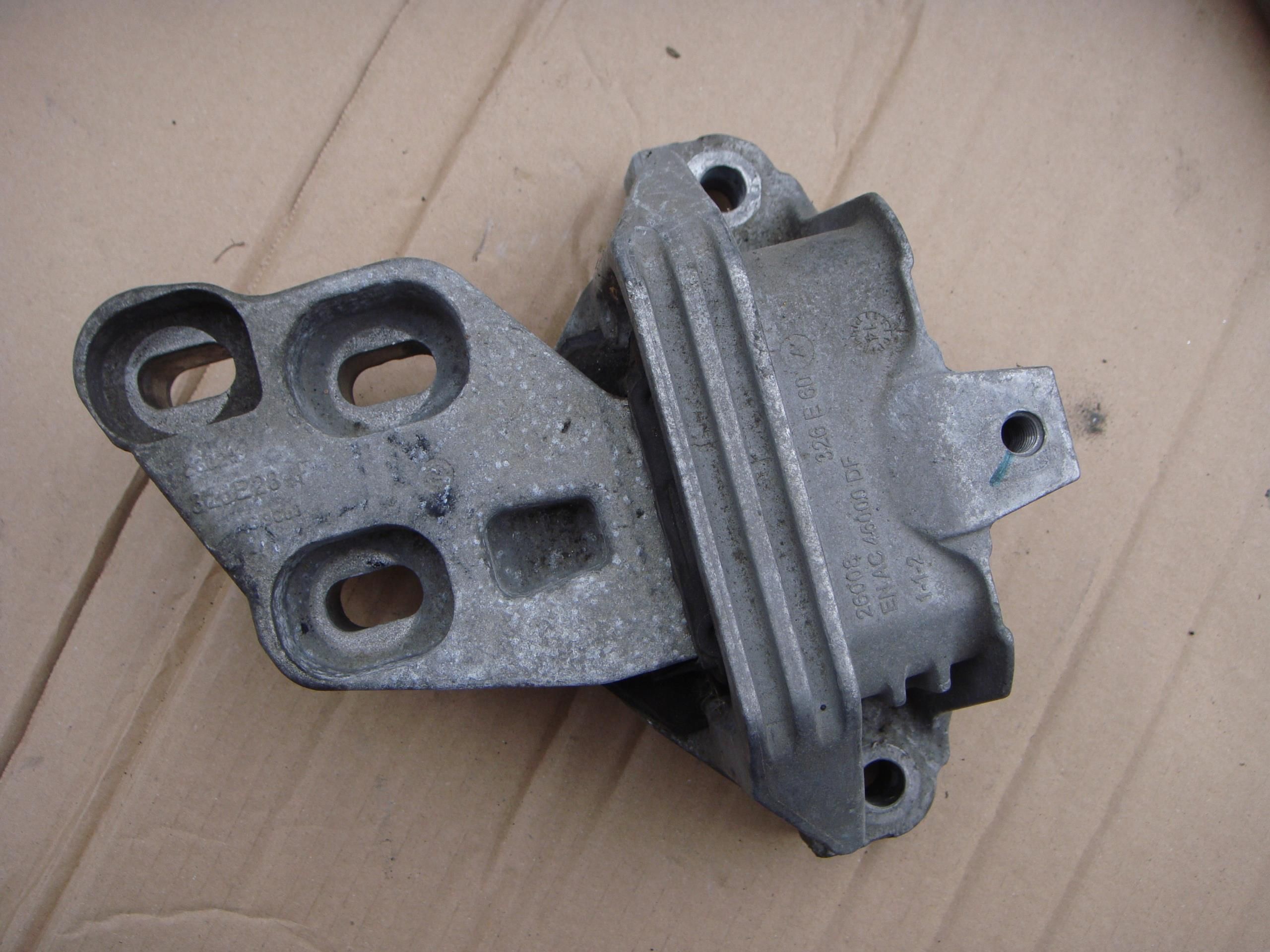 Zawieszenie silnika Mercedes Benz Poduszka Skrzyni A2462400617 Mercedes ...