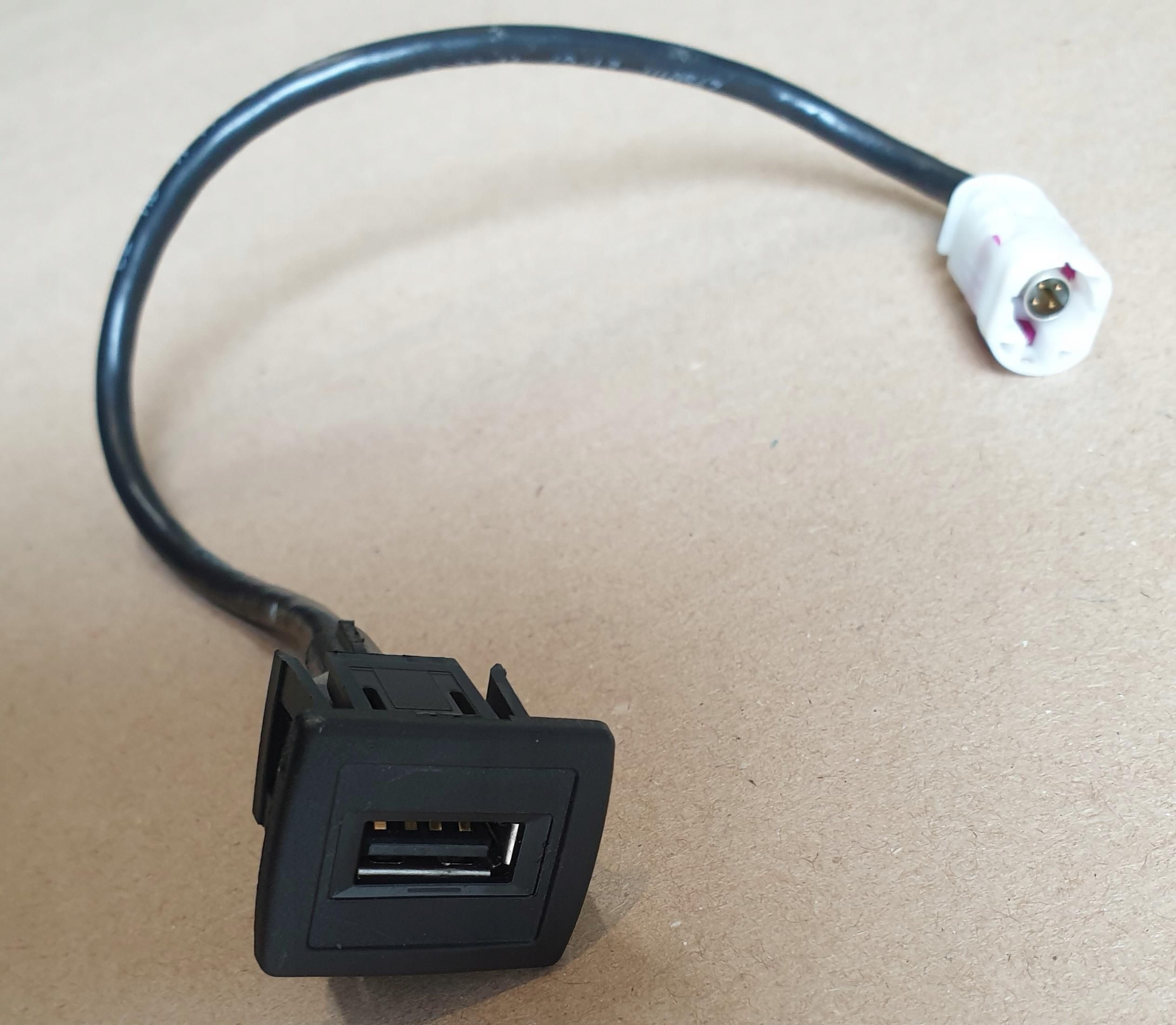 Wyposażenie elektryczne Mercedes Benz Oe Mercedes Benz Gniazdo Usb ...