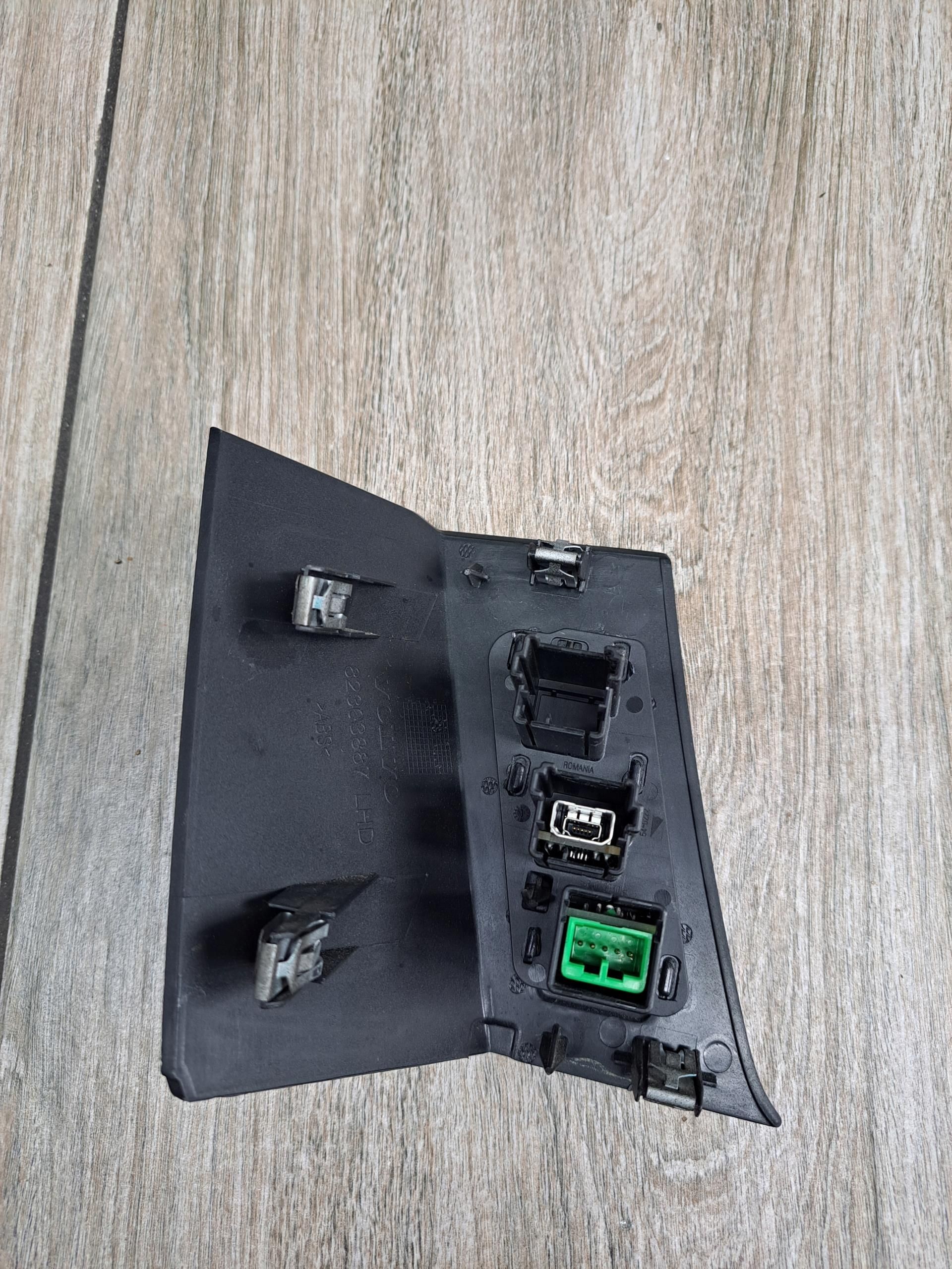 Volvo Oe Gniazdo Wejście Panel Aux Usb Volvo Fm Fh 4 - Opinie i ceny na ...