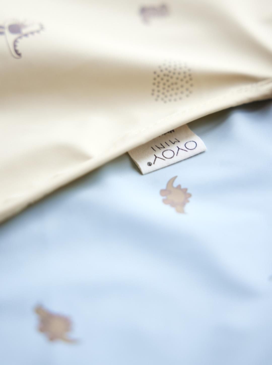 Oyoy Śliniak Z Peleryną Dino Butter Cherry Red - Ceny i opinie - Ceneo.pl