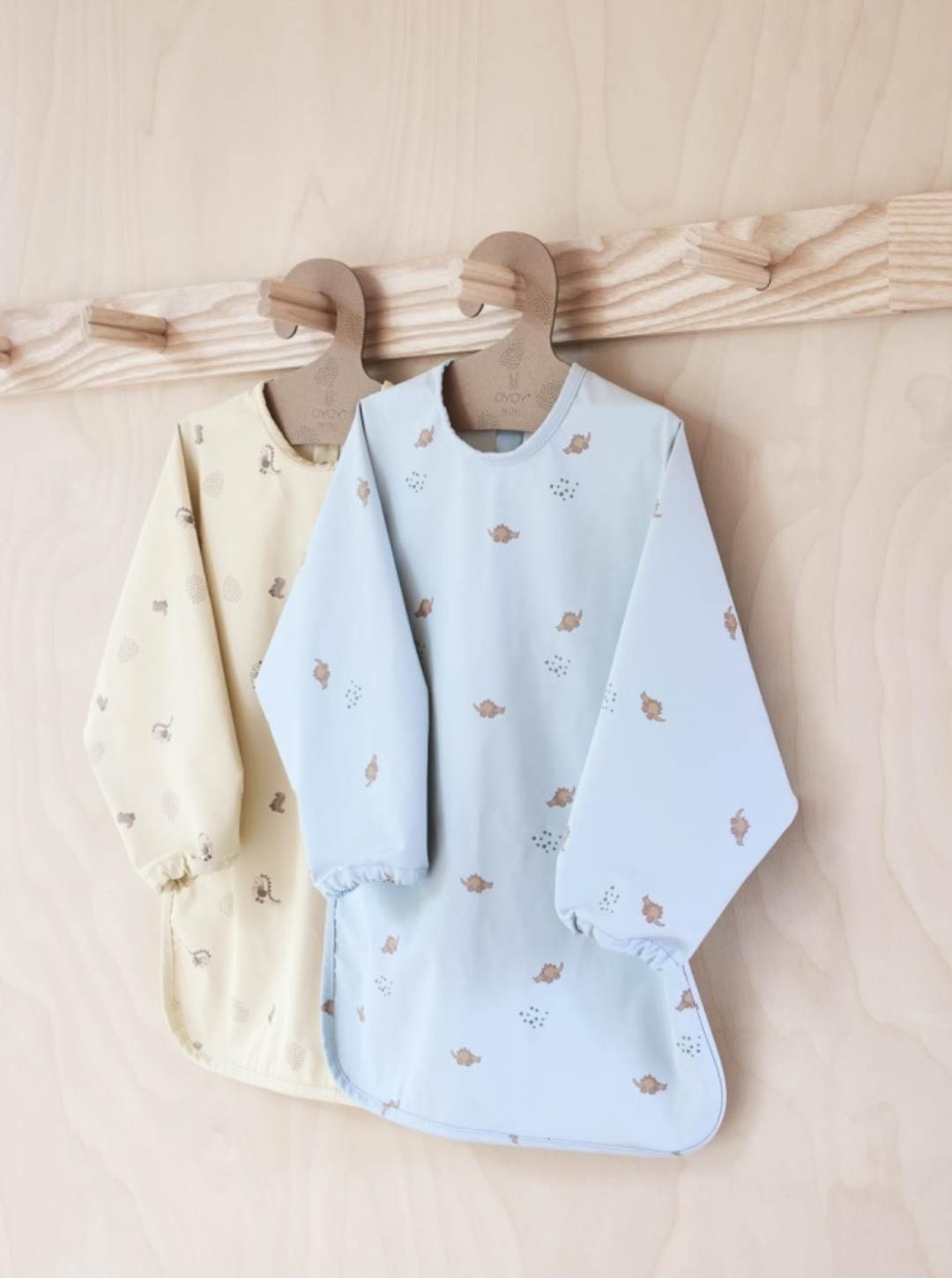 Oyoy Śliniak Z Peleryną Dino Butter Cherry Red - Ceny i opinie - Ceneo.pl