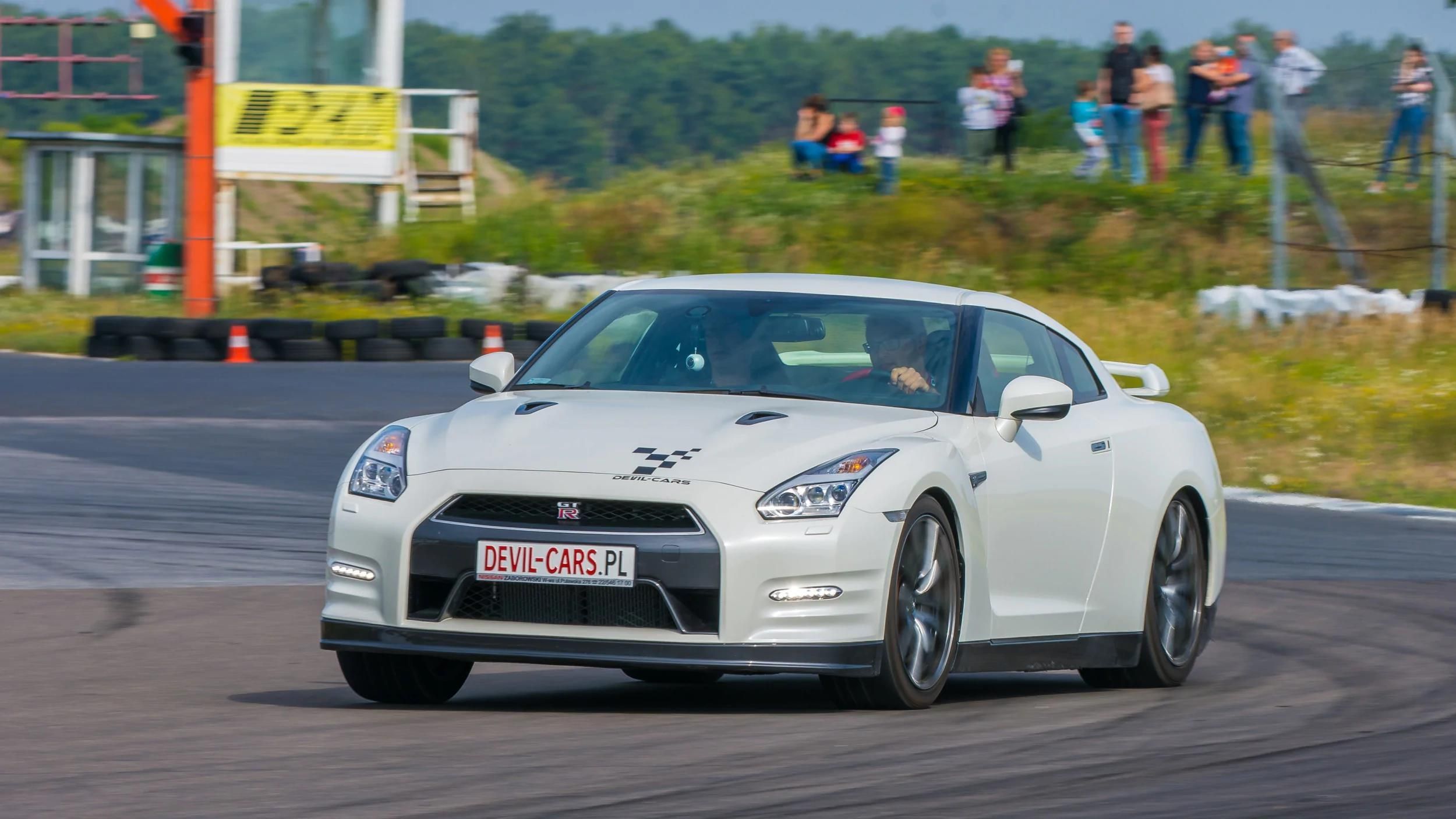 Pojedynek Ferrari F430 Vs Nissan Gtr Poznań Tor Kartingowy Po 2 ...