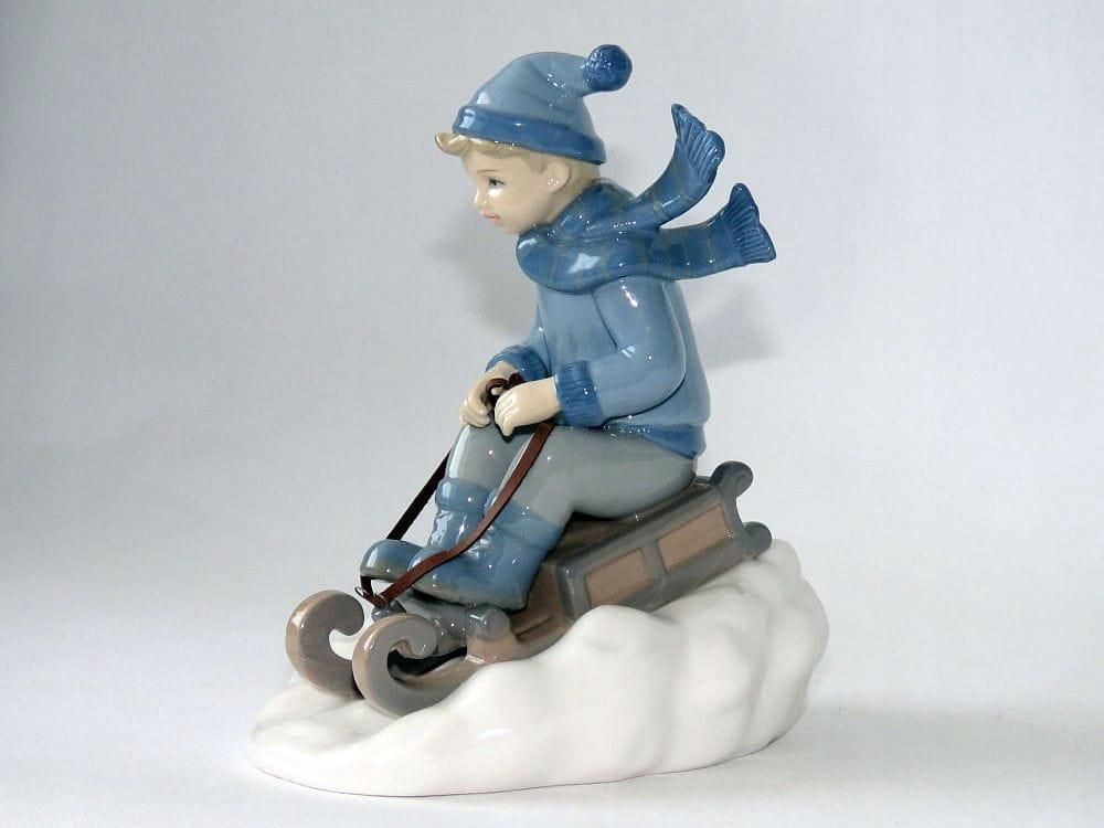 Lesser & Pavey Anglia Chiny Lesser & Pavey Figurka Porcelanowa Sledging ...