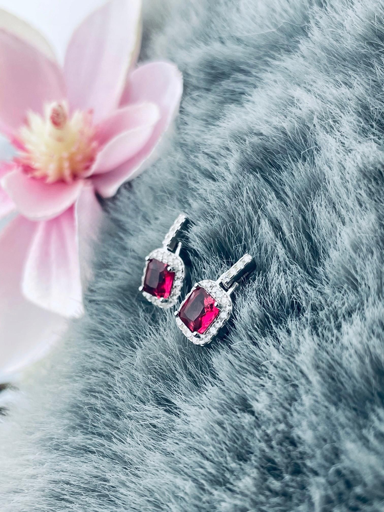 Srebrne kolczyki kwadraty z cyrkoniami rubinowe karmazycja - Ceny i opinie - Ceneo.pl