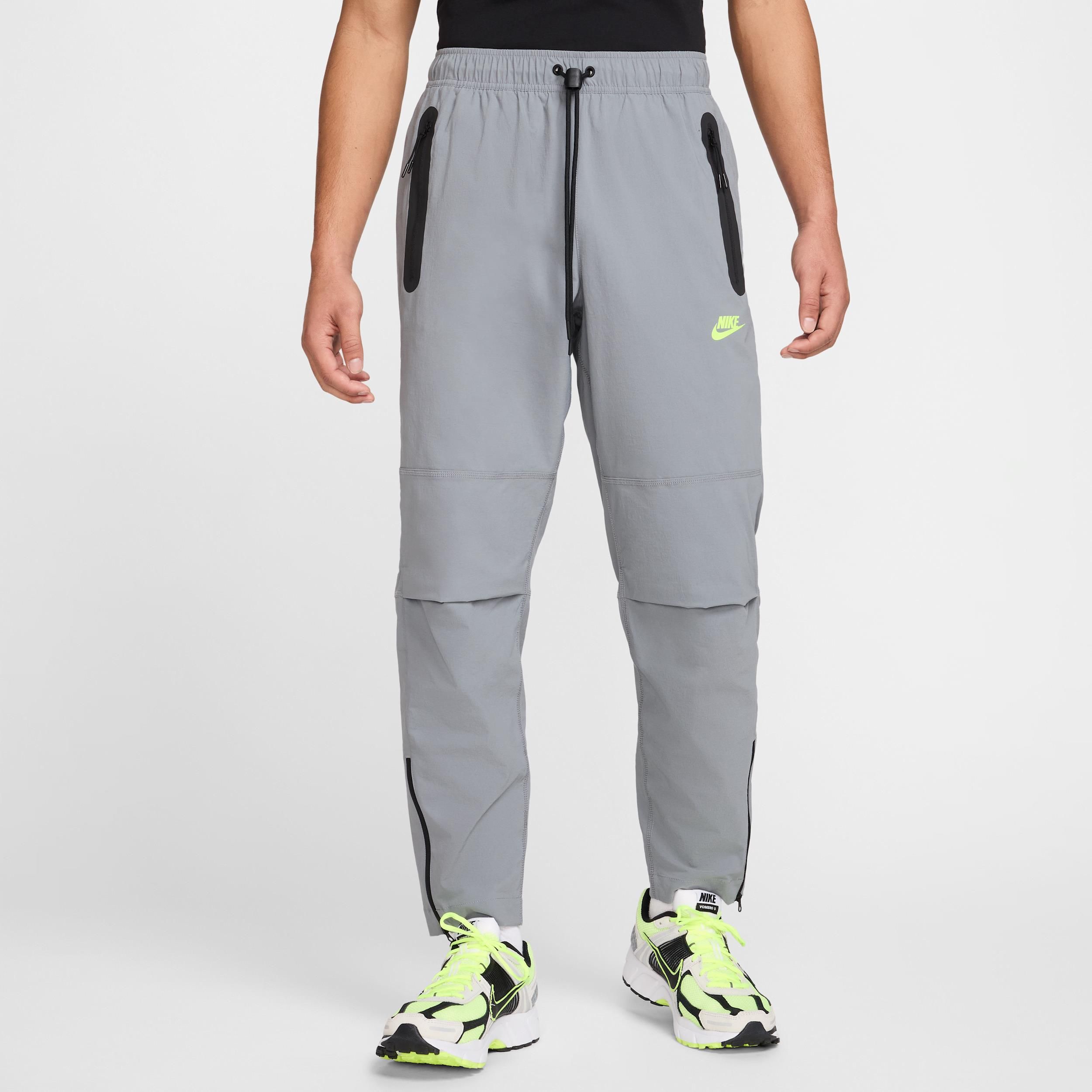 Męskie spodnie z tkaniny z luźnymi nogawkami Nike Tech - Szary - Ceny i ...