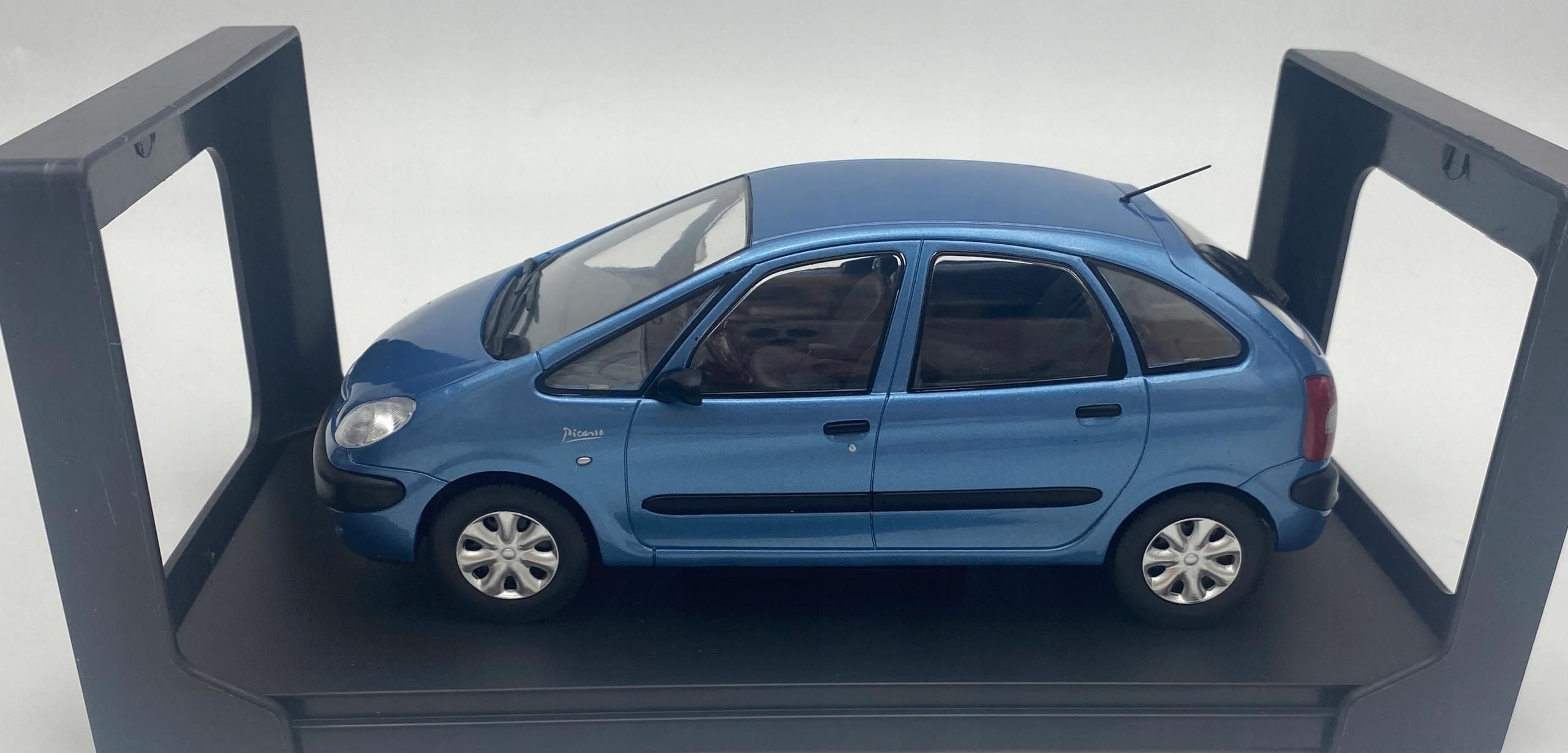 Whitebox Citroen Xsara Picasso 1999 Model Metal 124233 1:24 Niebieski ...