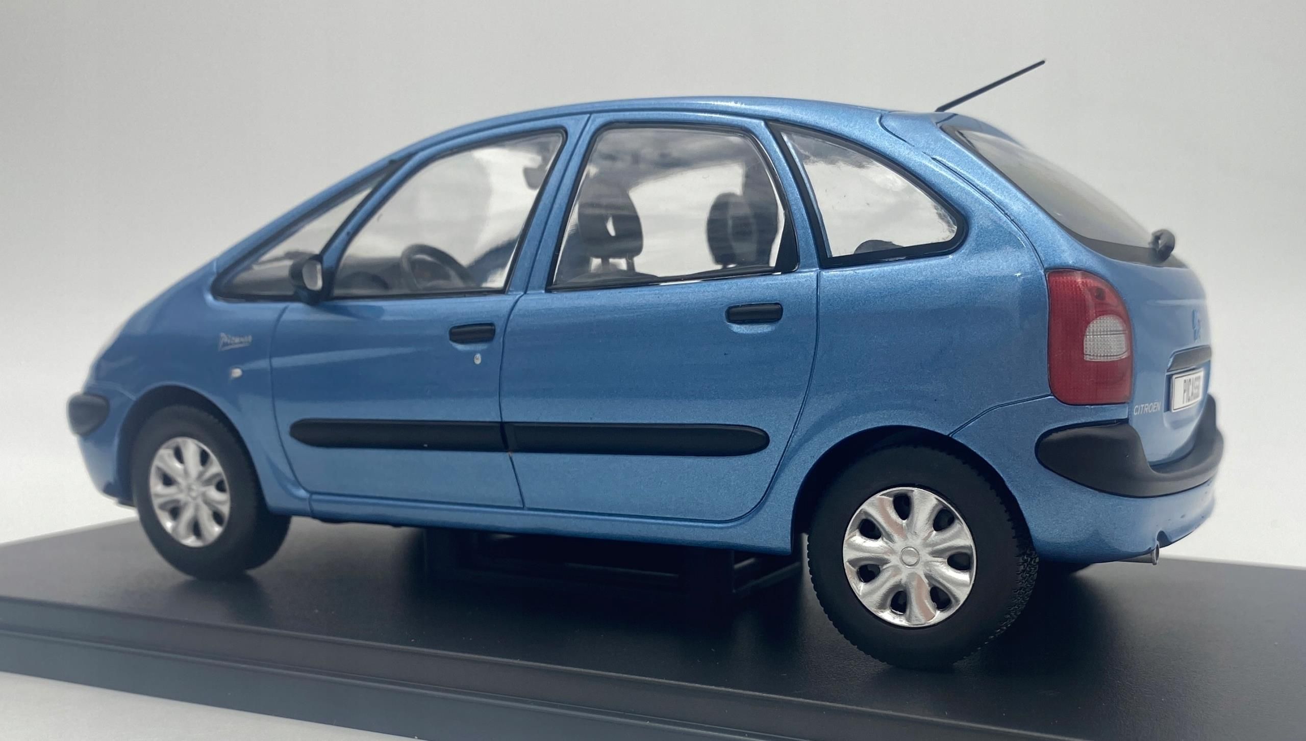 Whitebox Citroen Xsara Picasso 1999 Model Metal 124233 1:24 Niebieski ...