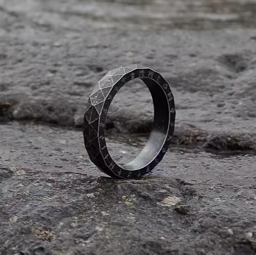 Pinkmelon CZARNA POSTARZANA VINTAGE OBRĄCZKA SYGNET RUNY FUTHARK ...