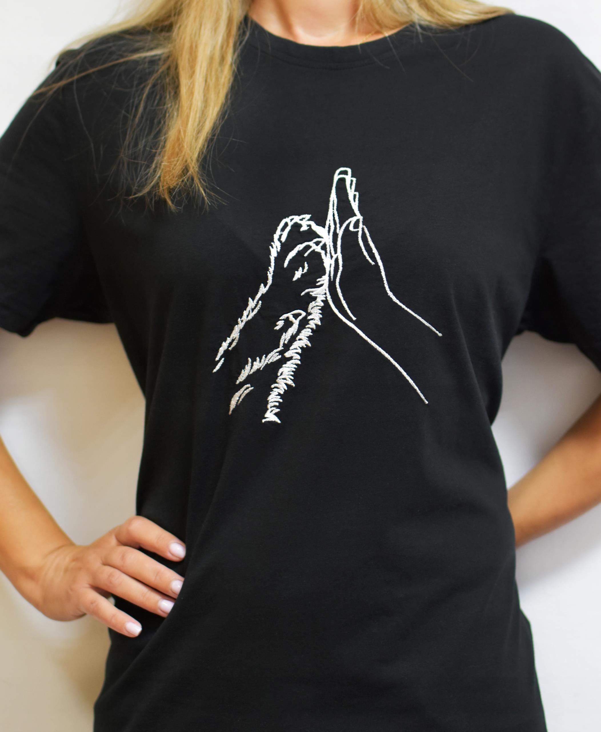 KOSZULKA Z ŁAPKĄ PSA DŁOŃ CZŁOWIEKA XL CZARNA KRÓTKI RĘKAW HAFT ...