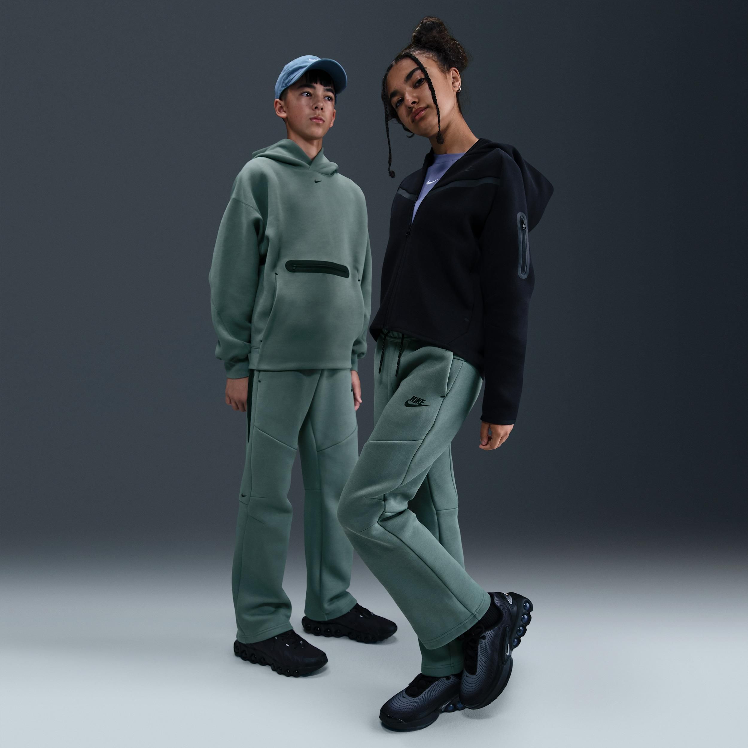 Spodnie z luźnymi nogawkami dla dużych dzieci (chłopców) Nike Tech ...