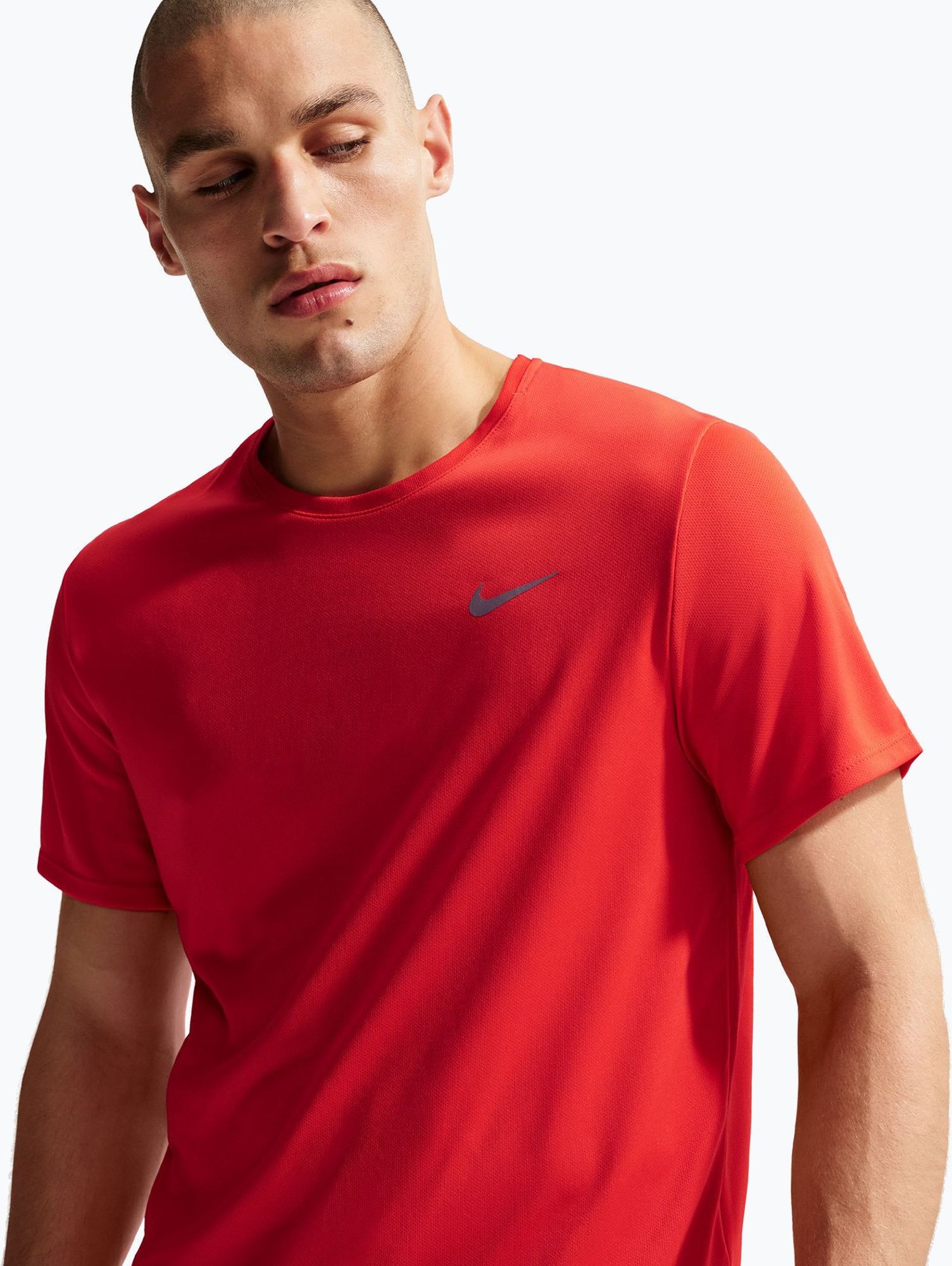 Nike Koszulka Do Biegania Męska Miler Dri-Fit Uv Light Crimson - Ceny i ...