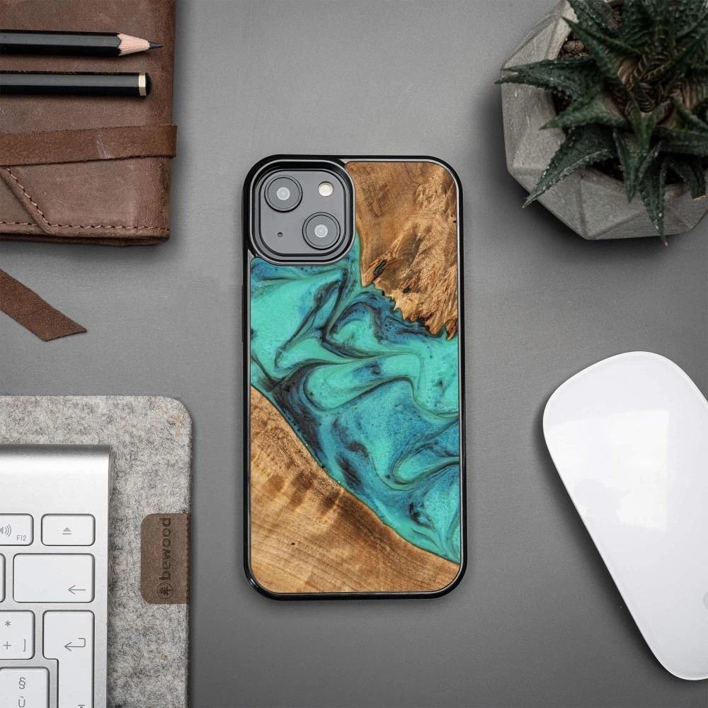 Bewood Etui Unique Turquoise Z Drewna I Żywicy Na Iphone 15 Plus ...