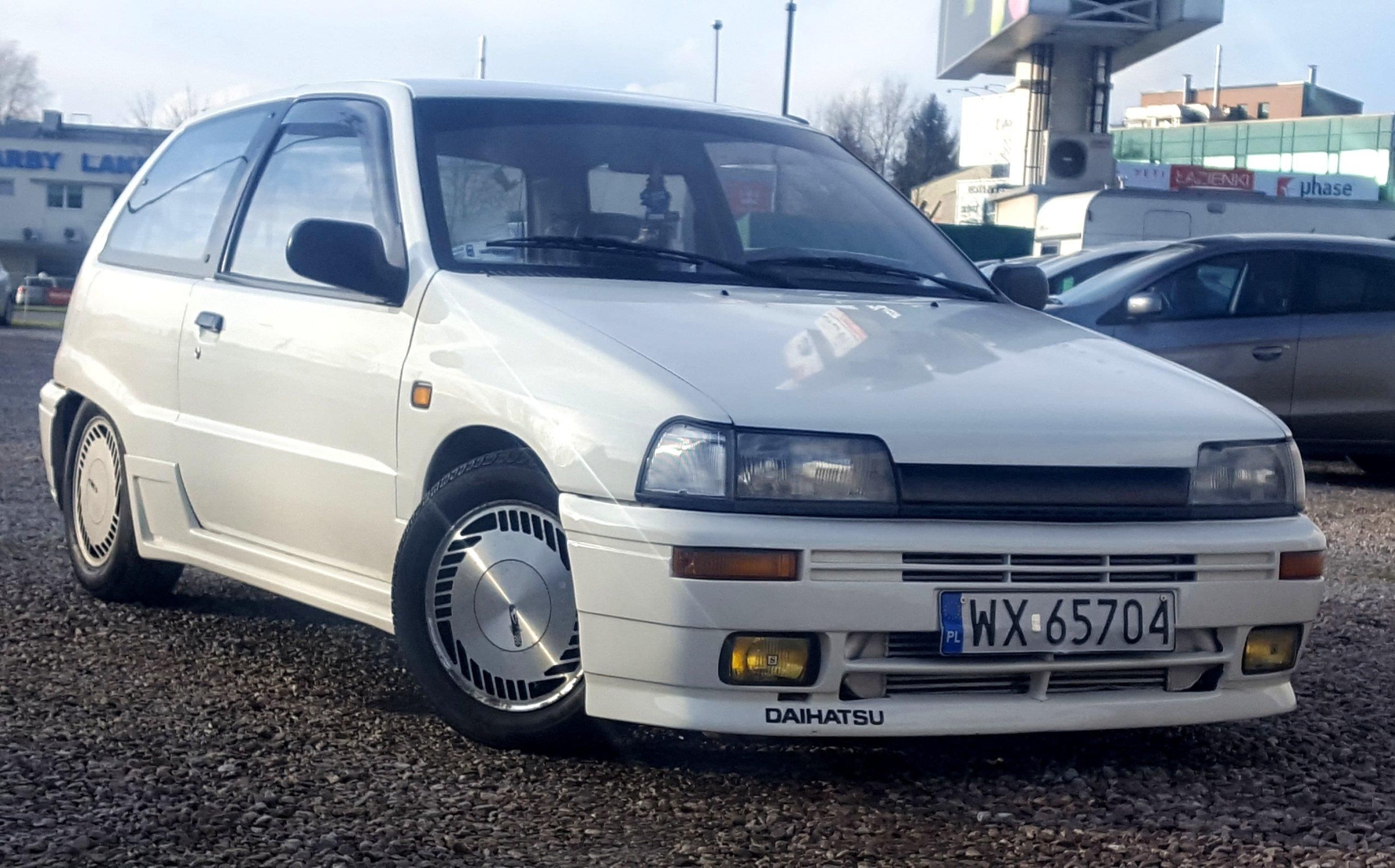 Daihatsu Charade 1992 benzyna 130KM hatchback biały - Opinie i ceny na ...