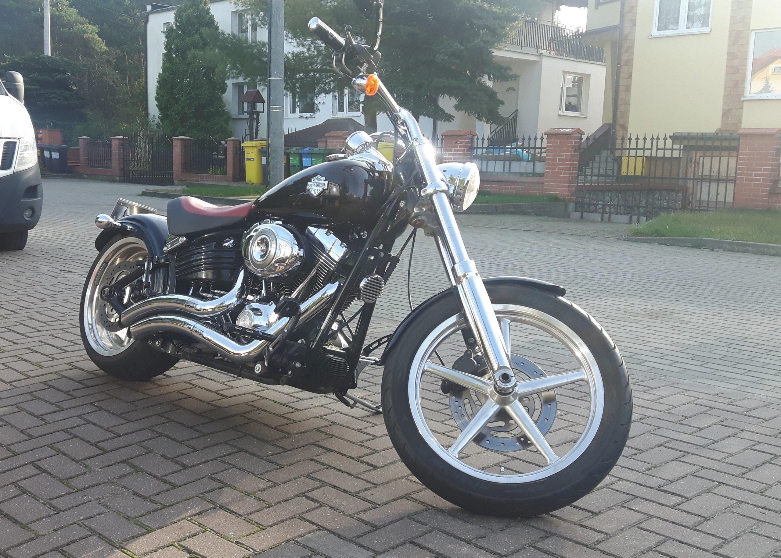 Harley Davidson FXCWC Rocker - Opinie i ceny na Ceneo.pl