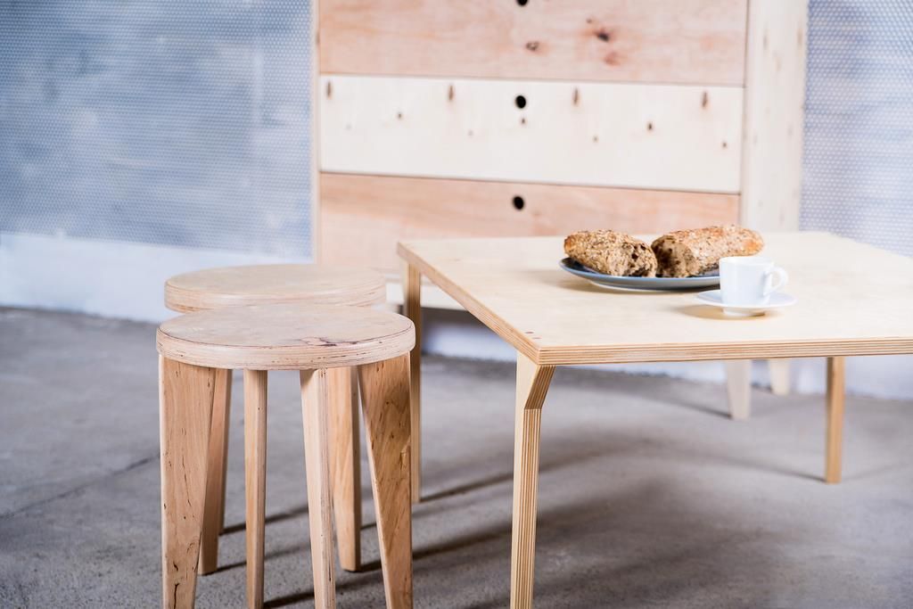 Wood Republic EQUALIFY stołek drewniany Neutralny - Opinie i atrakcyjne ...