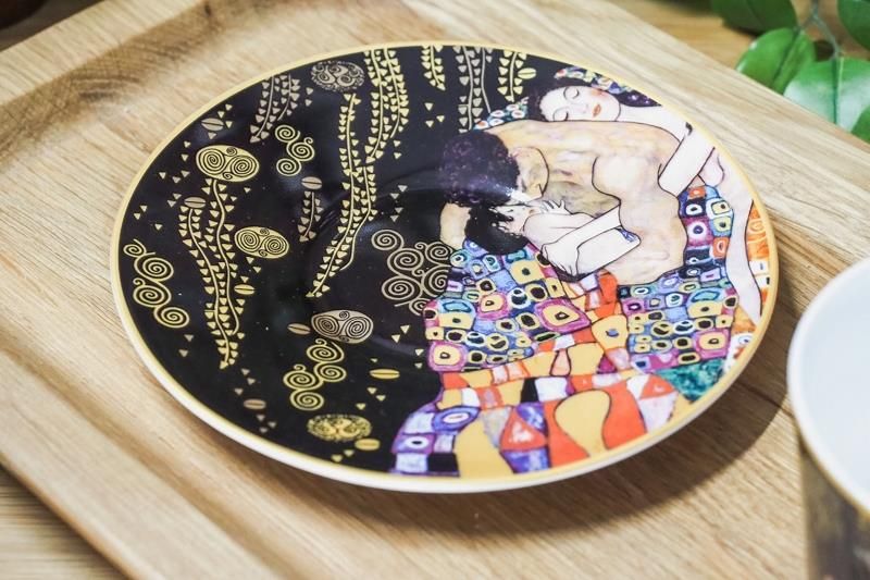Carmani Filiżanka +Spodek Gustav Klimt The Family Collage Czarne Tło ...