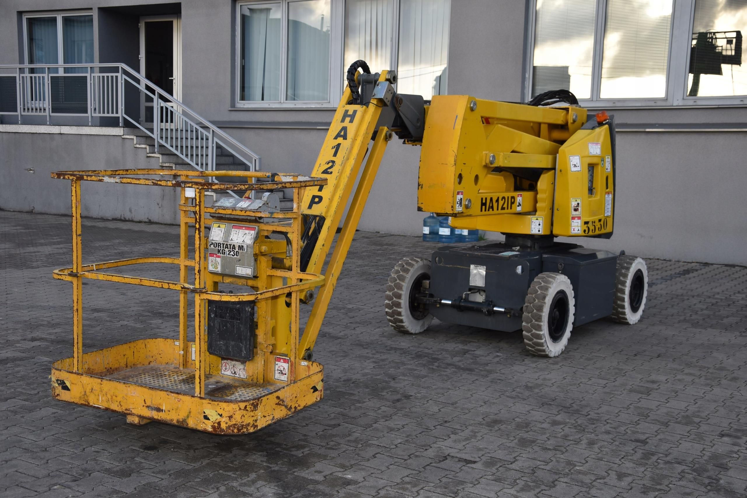 Podnośnik koszowy Haulotte HA 12 IP JLG GENIE - Opinie i ceny na Ceneo.pl